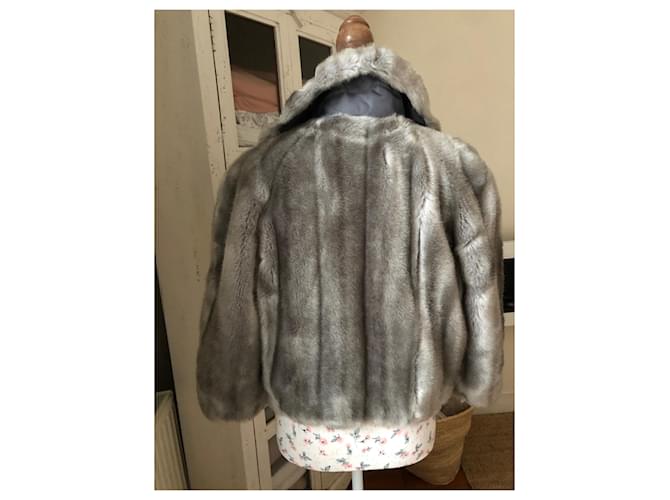 Max Mara Jackets Grey Faux fur ref.730310 - Joli Closet