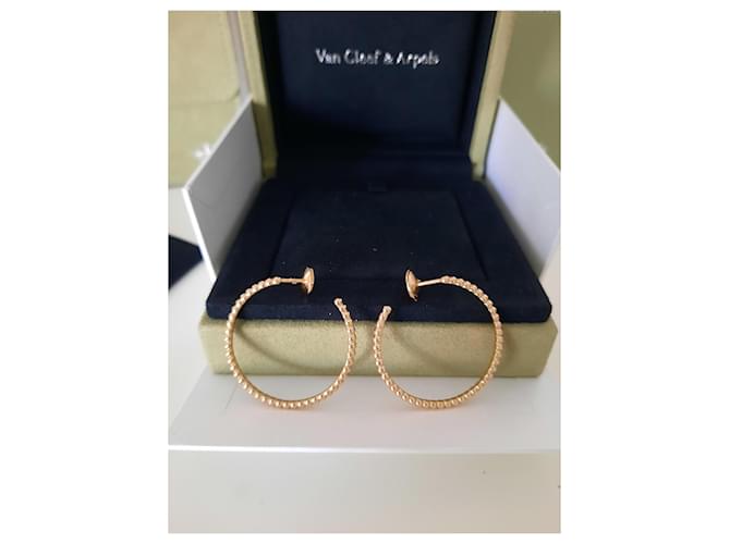 Van Cleef & Arpels Créoles Perlée perles d'or, petit modèle, en or rose ...
