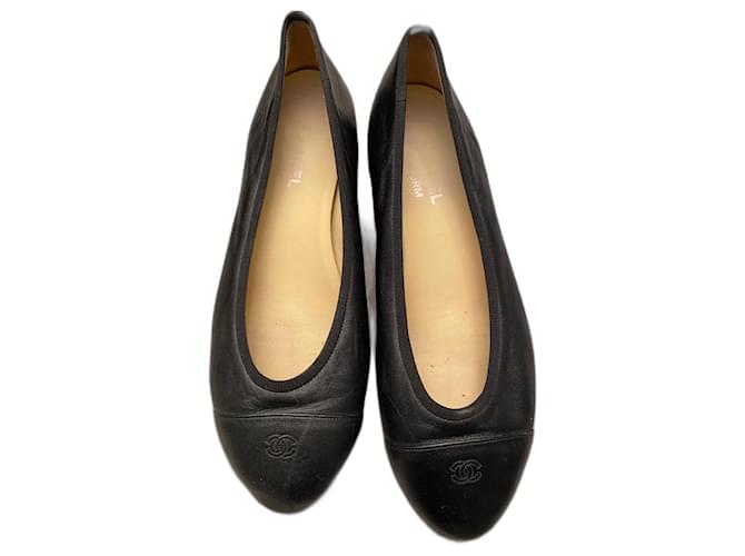 Chanel uniform Black Leather ref.1070448 - Joli Closet