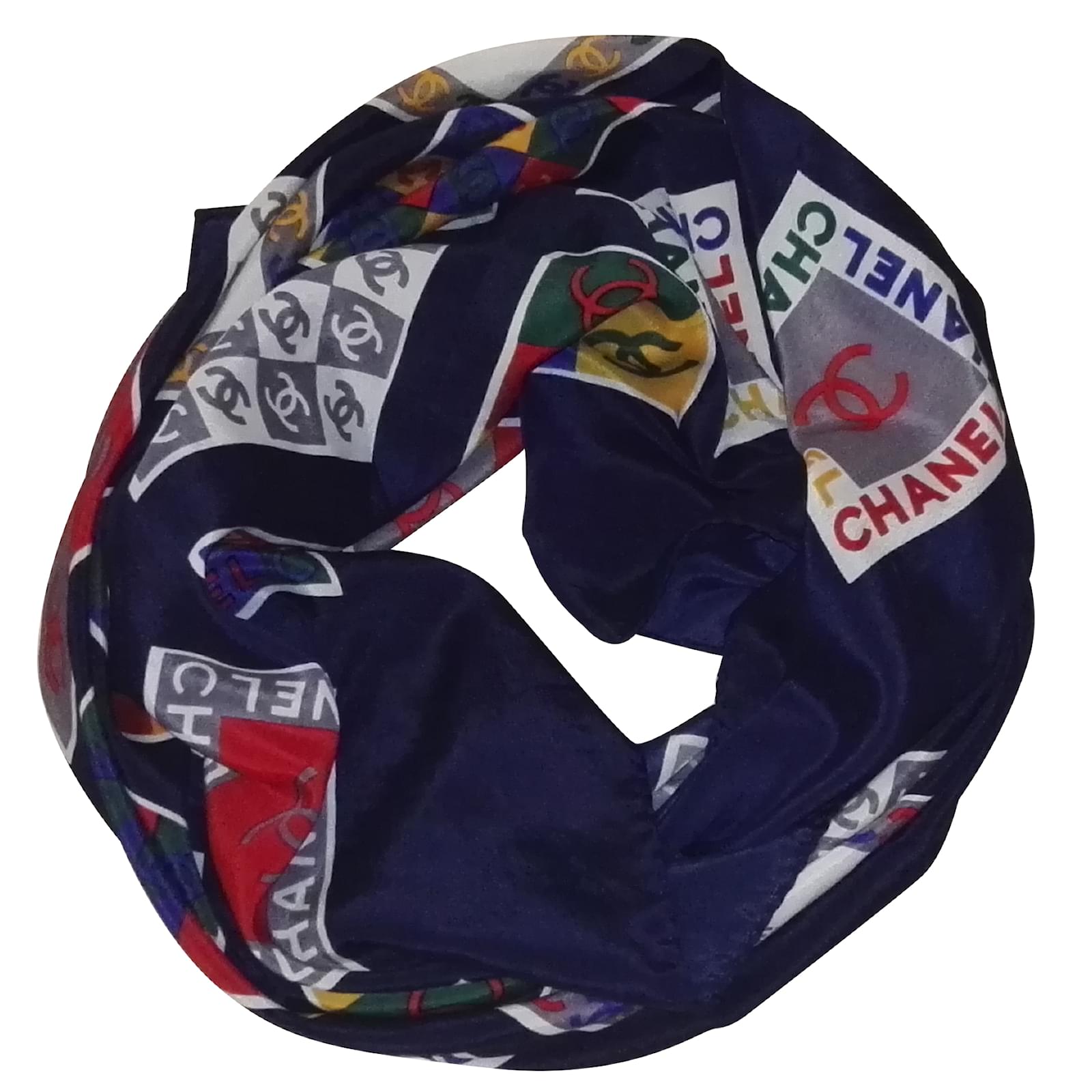 Chanel Foulard Soie Multicolore ref.24132 - Joli Closet