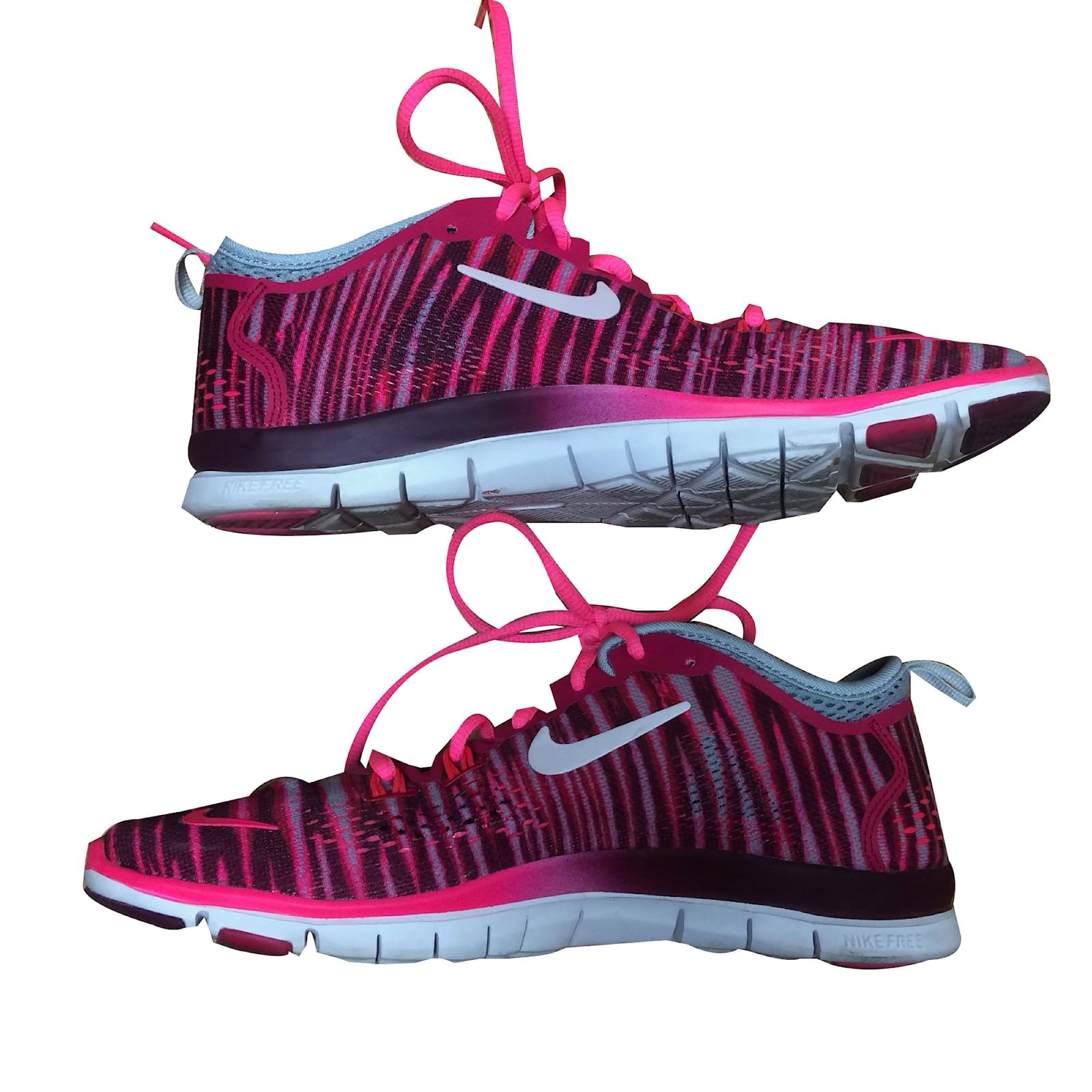 Nike Sneakers Multiple colors Polyester ref.40987 - Joli Closet