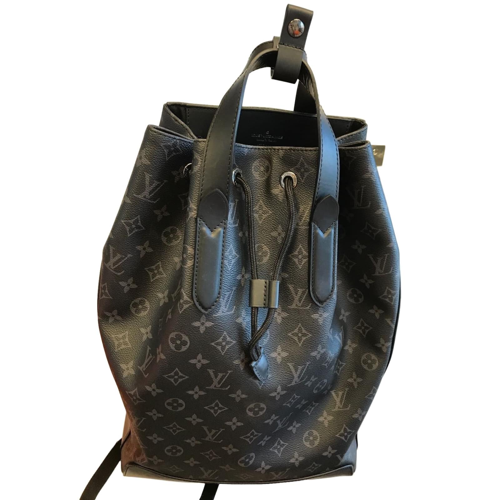 Louis Vuitton Backpack Grey Leather ref.46097 - Joli Closet