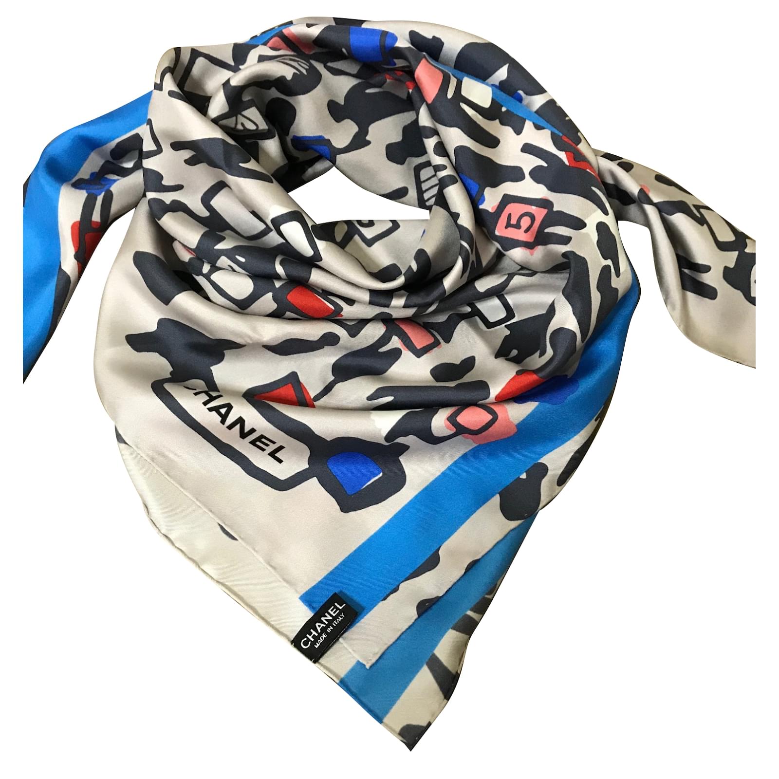 Foulard Chanel Soie Gris ref.48779 - Joli Closet