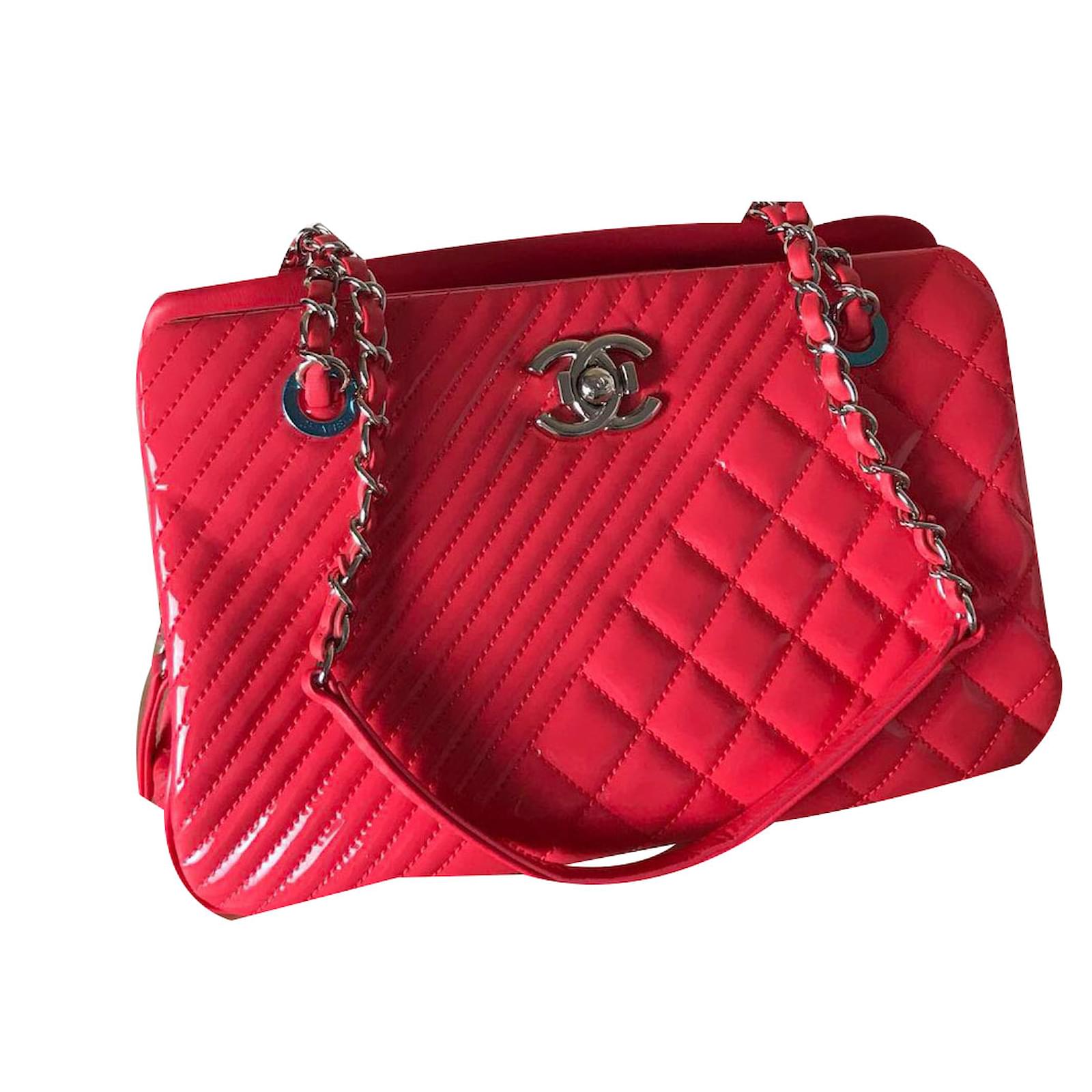 Chanel Sac à main Cuir vernis Rouge ref.49771 - Joli Closet