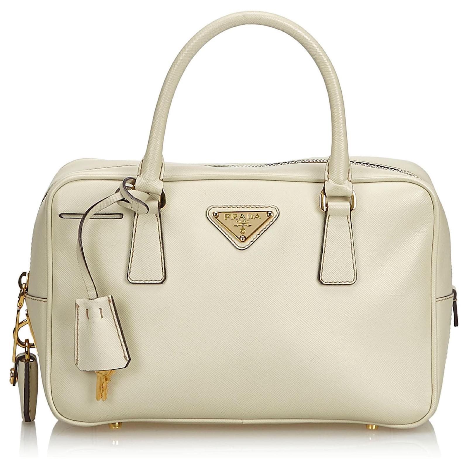 Prada Bauletto-Handtasche aus Saffiano-Leder Weiß Roh ref.116341 - Joli ...