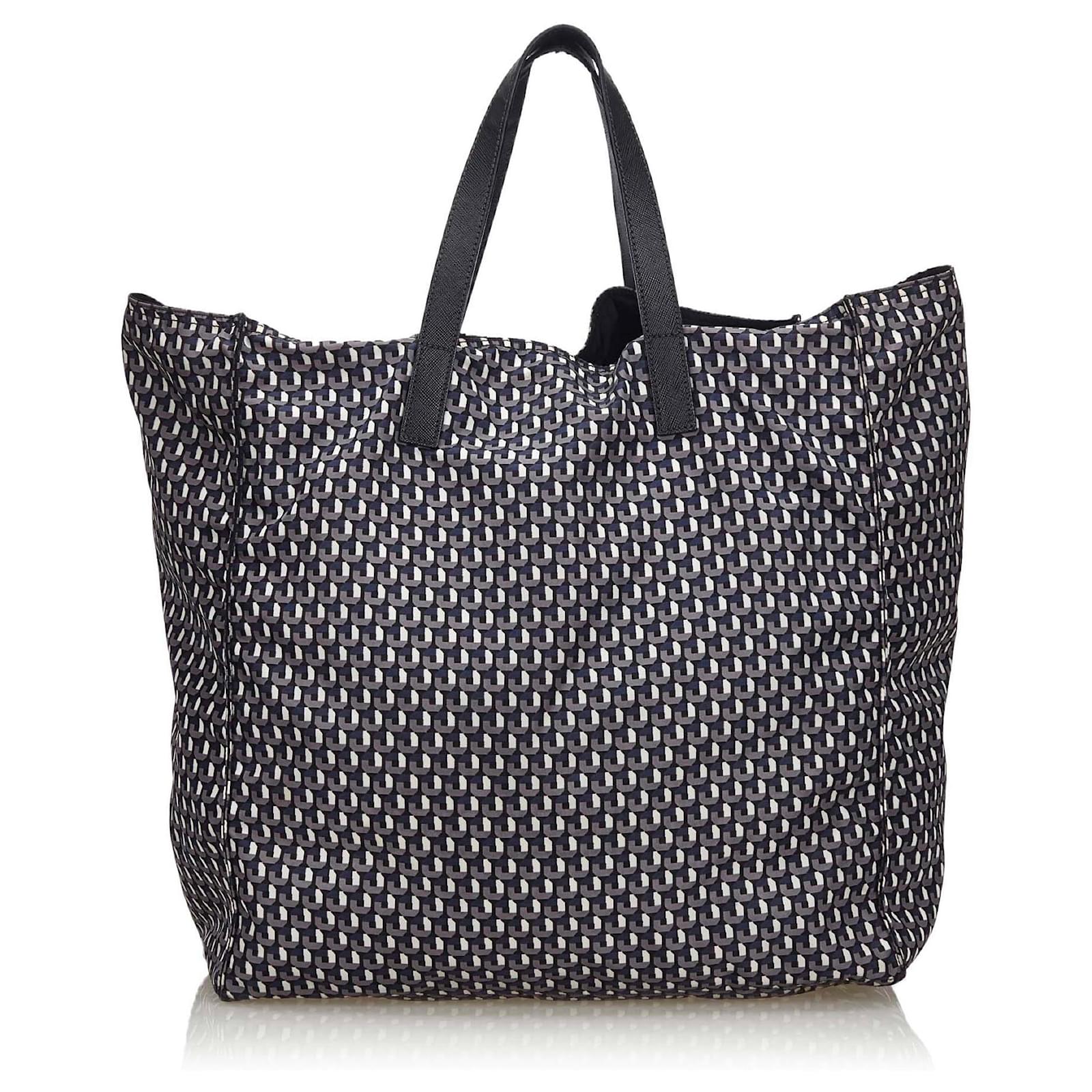 Prada Sac cabas en nylon Stampato Cuir Tissu Multicolore Gris ref ...