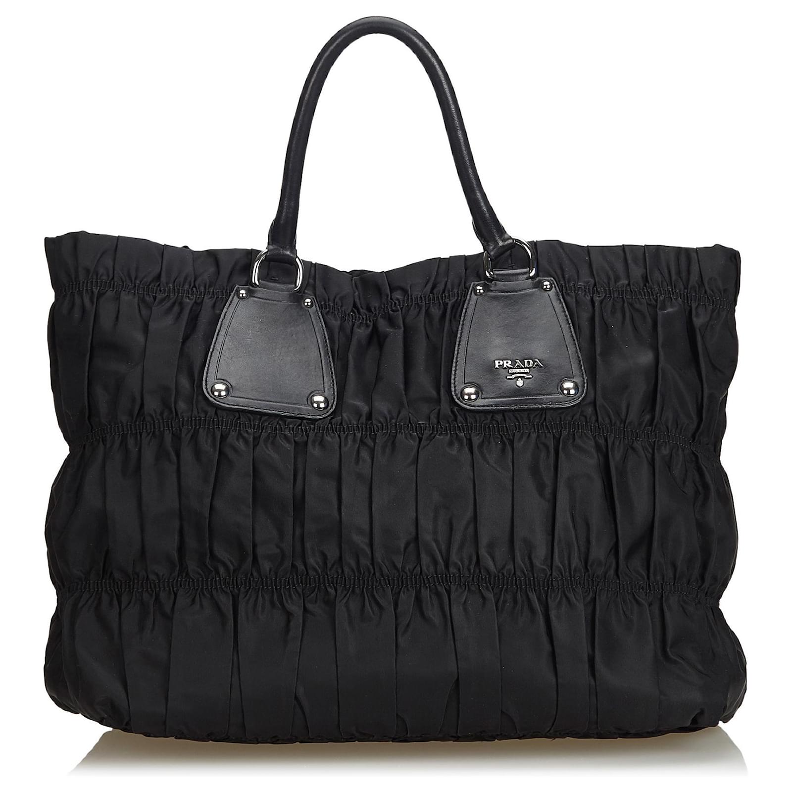 Sac cabas Prada en nylon noir Cuir Tissu ref.142004 - Joli Closet