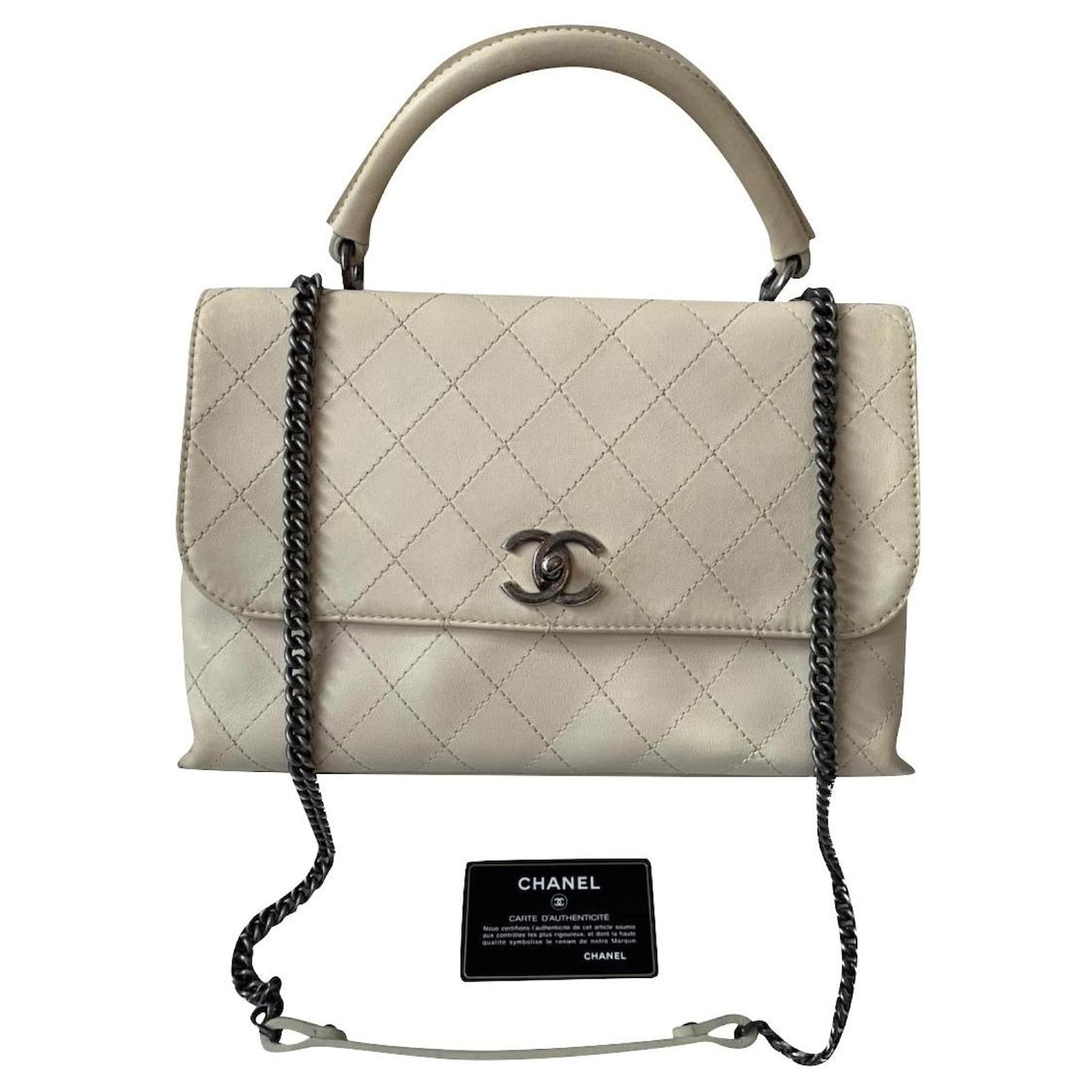 Chanel Eggshell Leather ref.178952 - Joli Closet