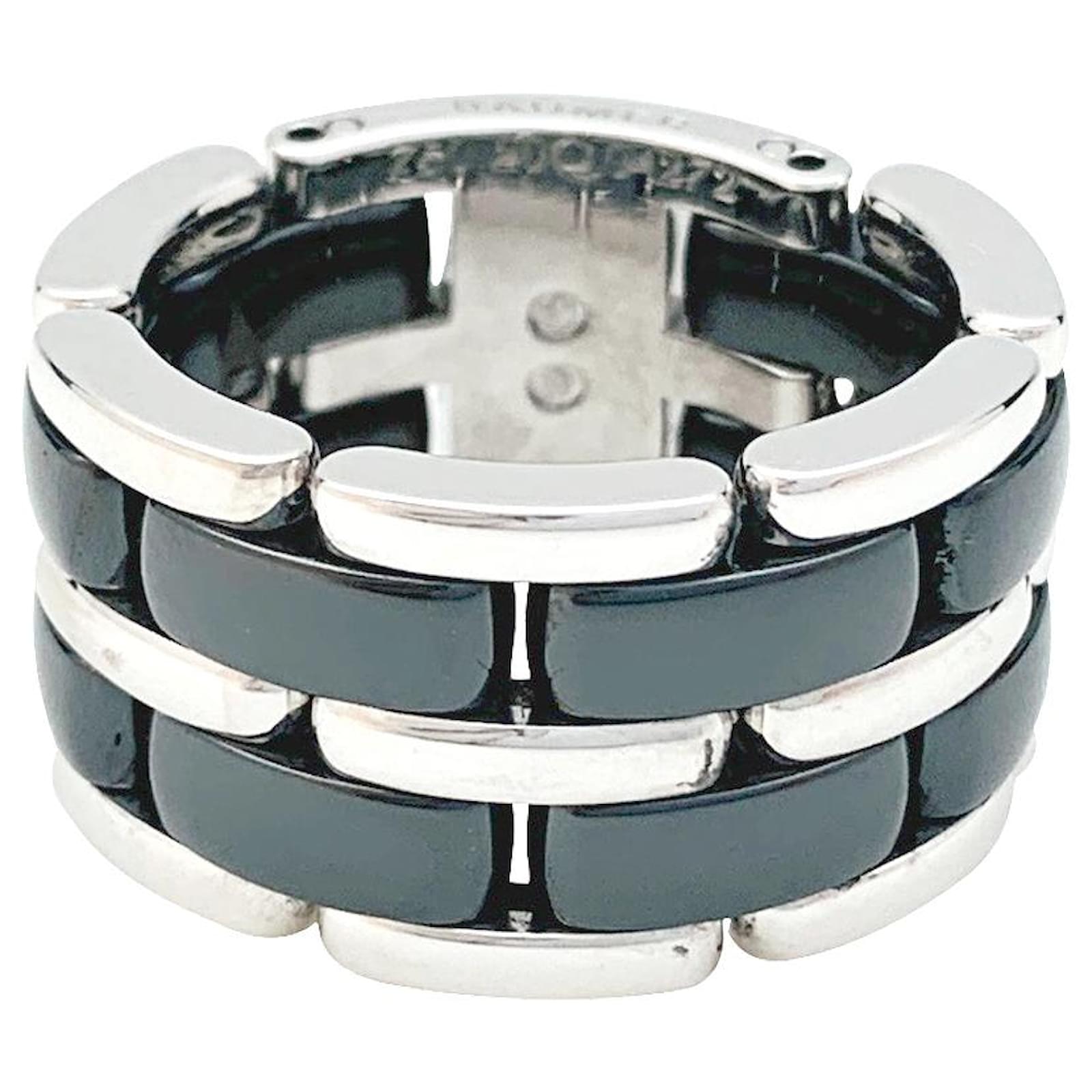 Bague Chanel "Ultra" grand modèle en or blanc et céramique noire. ref ...