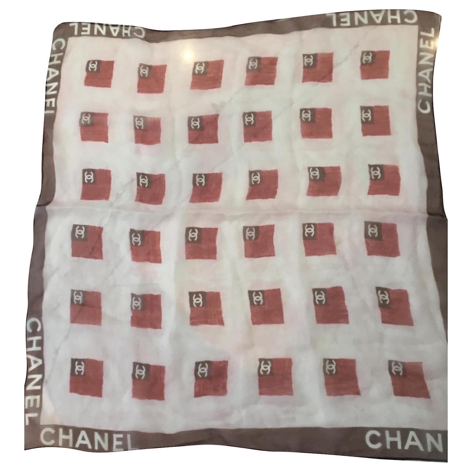 Chanel Silk scarves Pink ref.194426 - Joli Closet