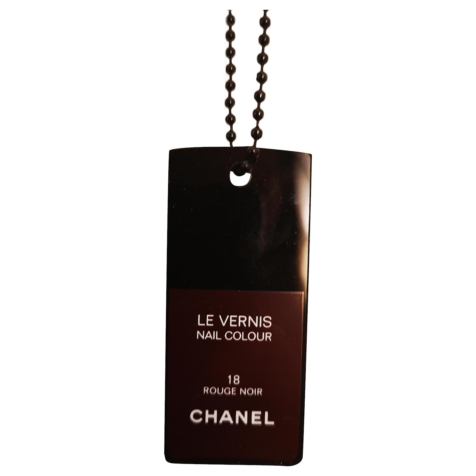 Chanel Collier fantaisie Plastique Noir Rouge ref.214344 - Joli Closet