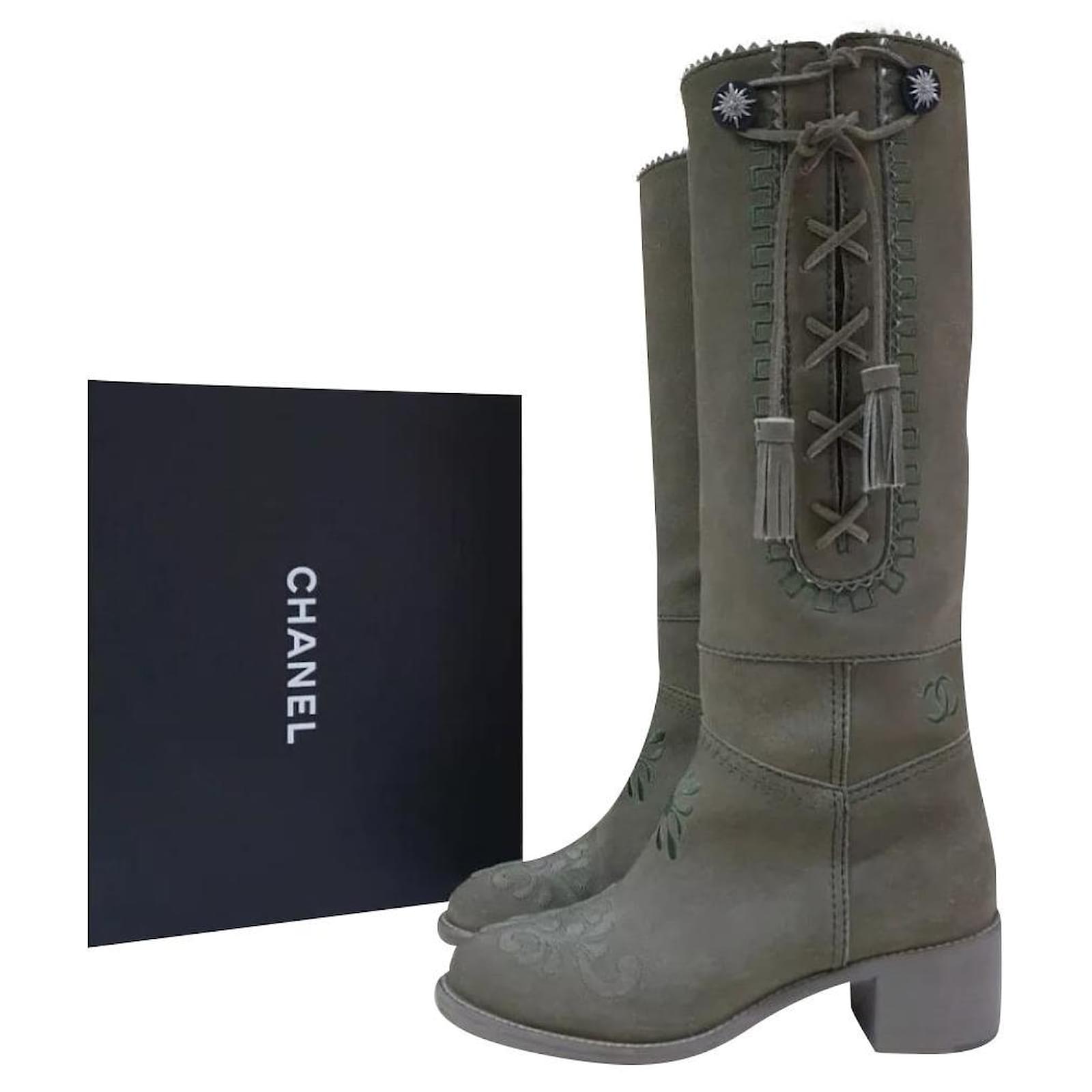 Bottes Chanel Khaki Paris Salzburg Sz. 40 Cuir Kaki ref.229521 - Joli ...