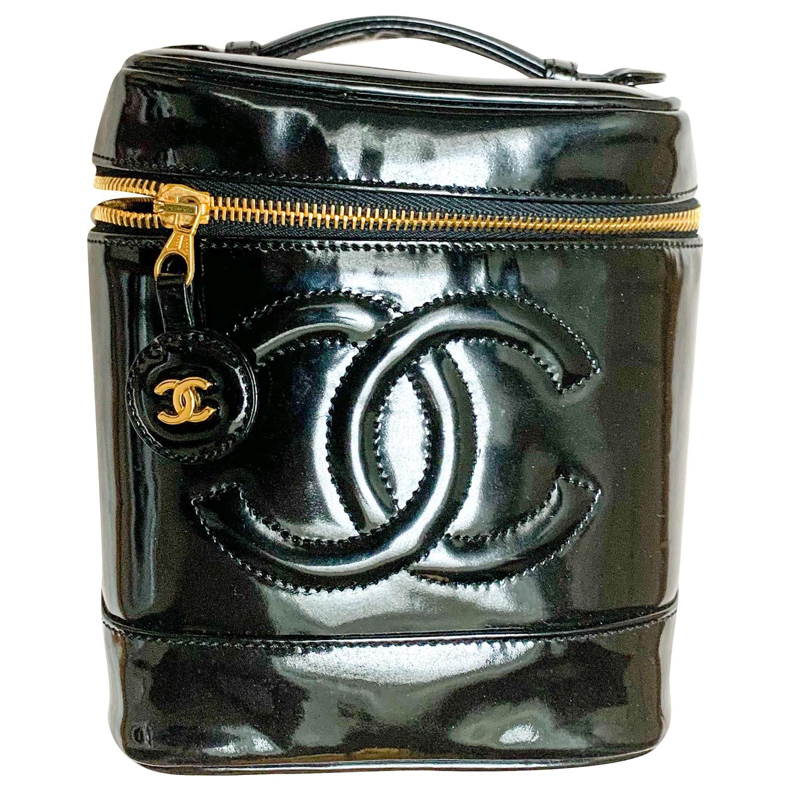 Chanel Vanity handbag Black Patent leather ref.234496 - Joli Closet