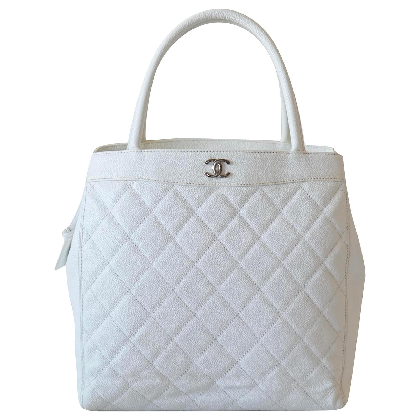 Chanel Handbags White Leather ref.246381 - Joli Closet