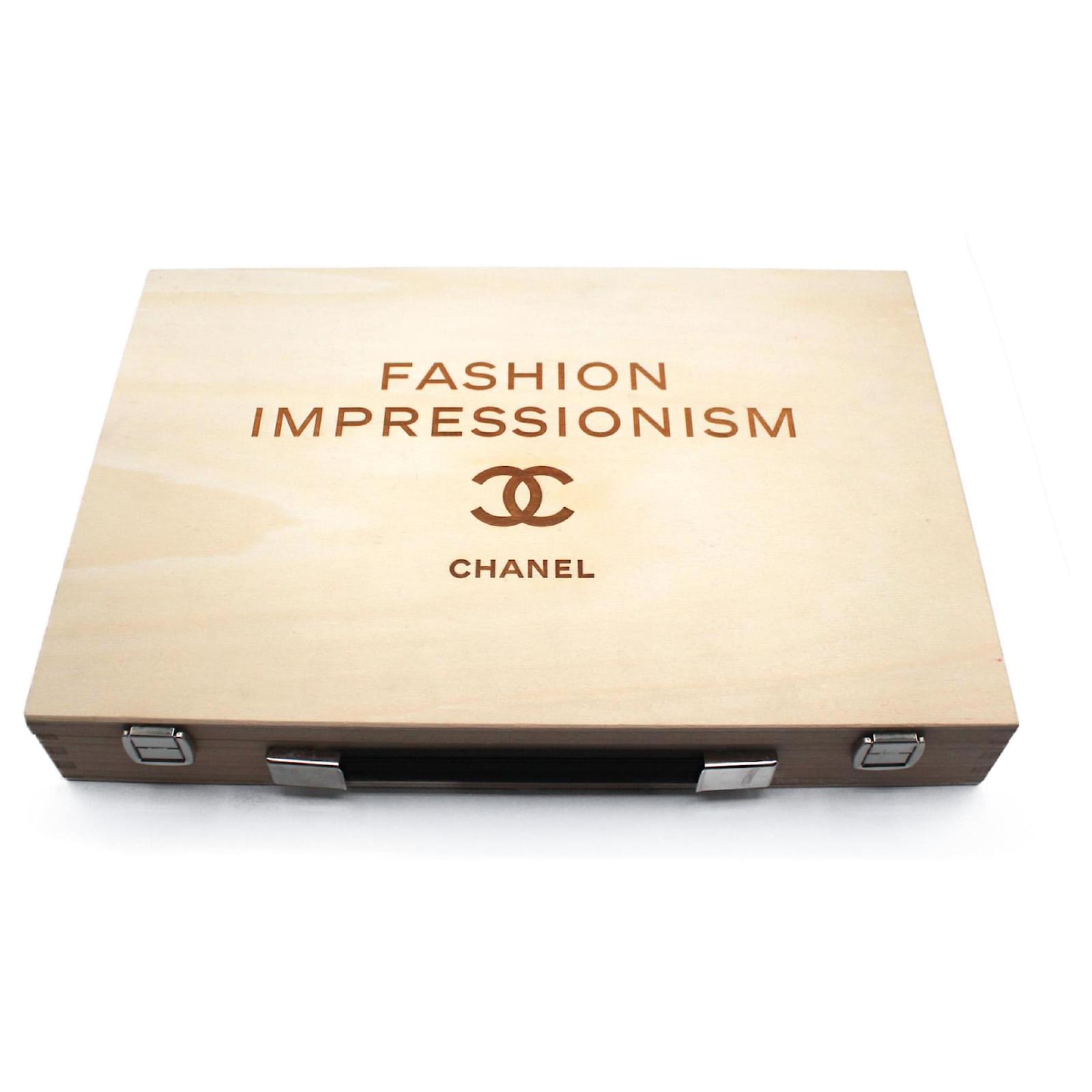 Chanel Cruise Collection Wooden Box Beige ref.273498 - Joli Closet