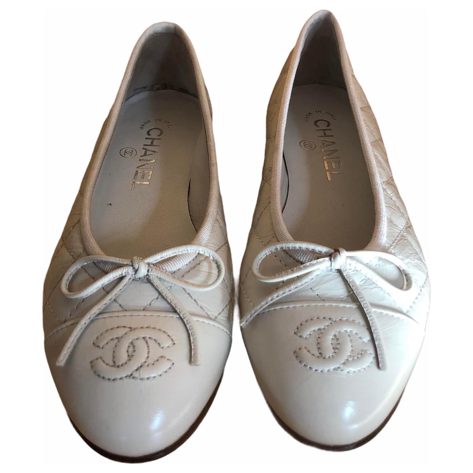 Chanel Ballet flats Eggshell Leather ref.274556 - Joli Closet