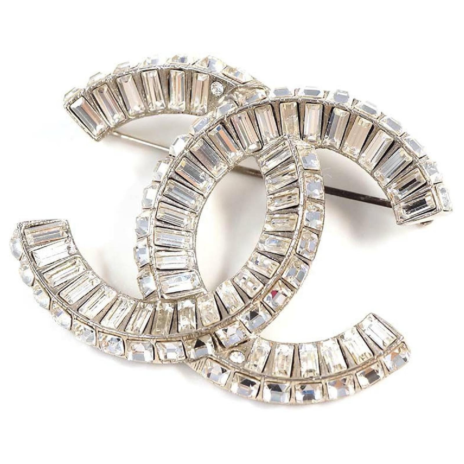CHANEL COCO Mark Line Broche Métal Pierre Argent ref.278397 - Joli Closet