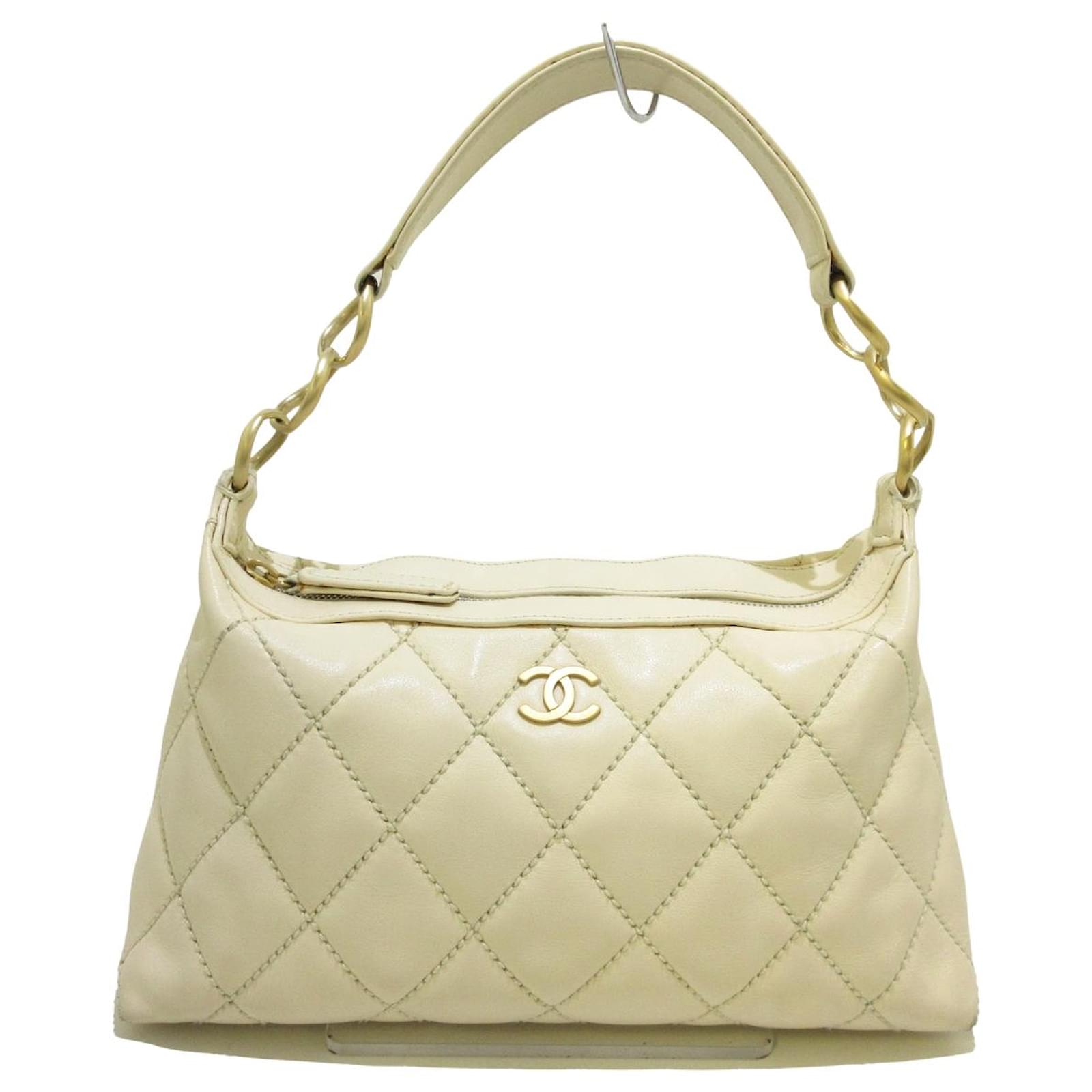 Chanel Stitch Sauvage Cuir Écru ref.343631 - Joli Closet