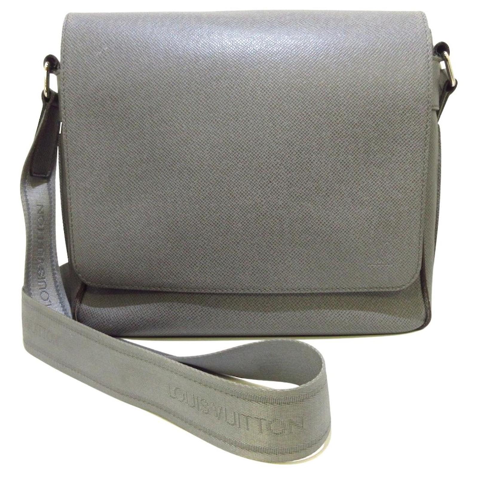 Louis Vuitton Roman Grau Leder ref.397126 - Joli Closet