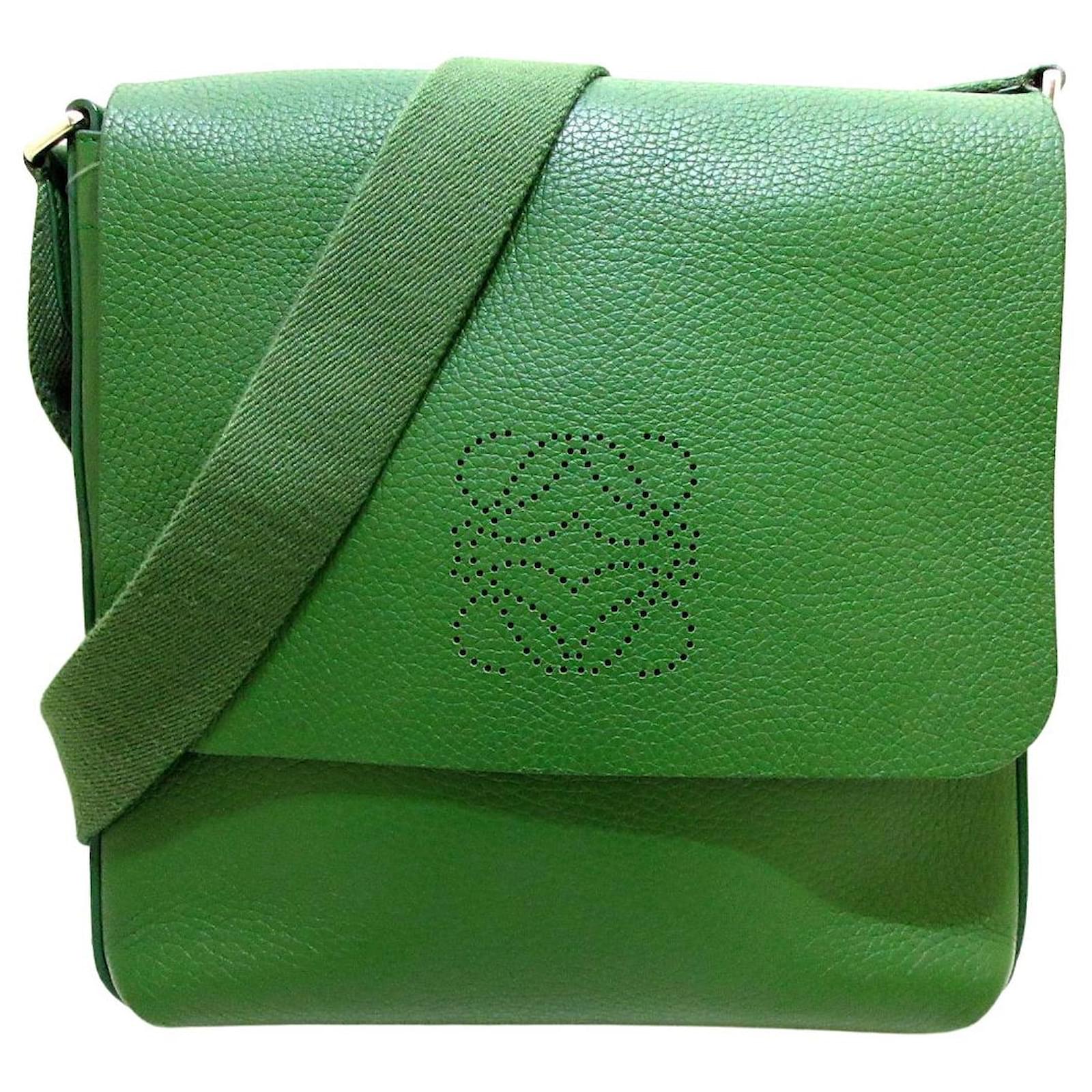 Loewe Sac à bandoulière Cuir Vert ref.397248 - Joli Closet