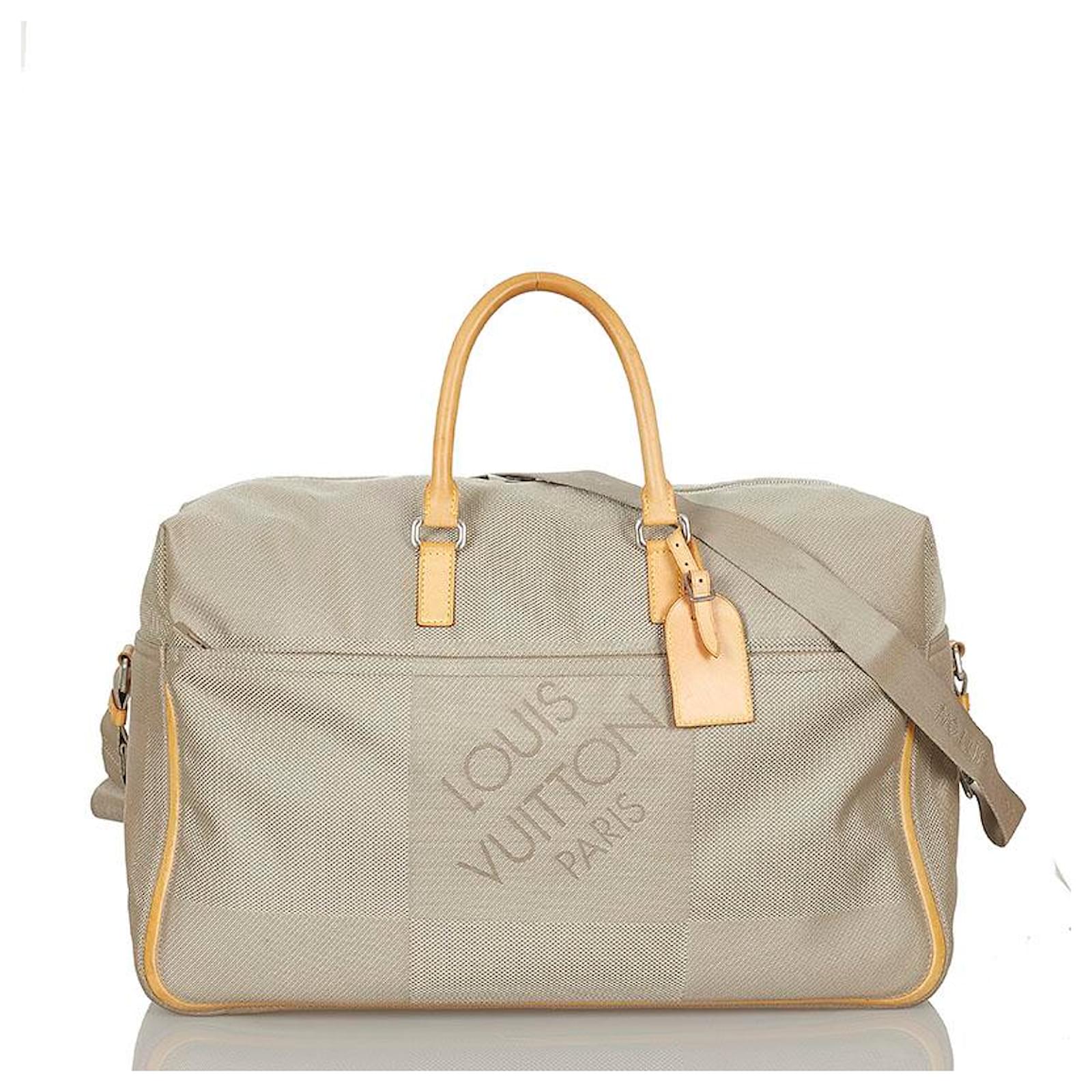 Louis Vuitton Duffle Khaki Cloth ref.444261 - Joli Closet