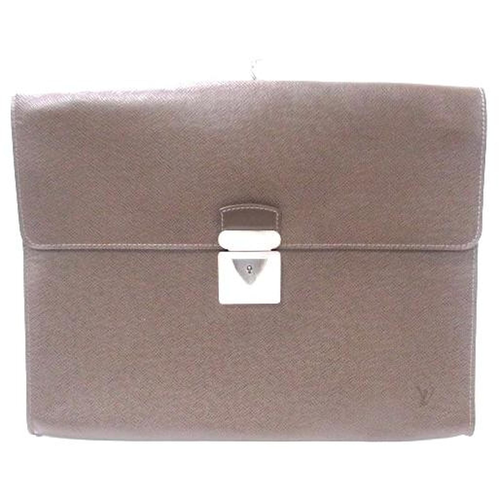 Louis Vuitton Minuto Grigio Pelle ref.464039 - Joli Closet
