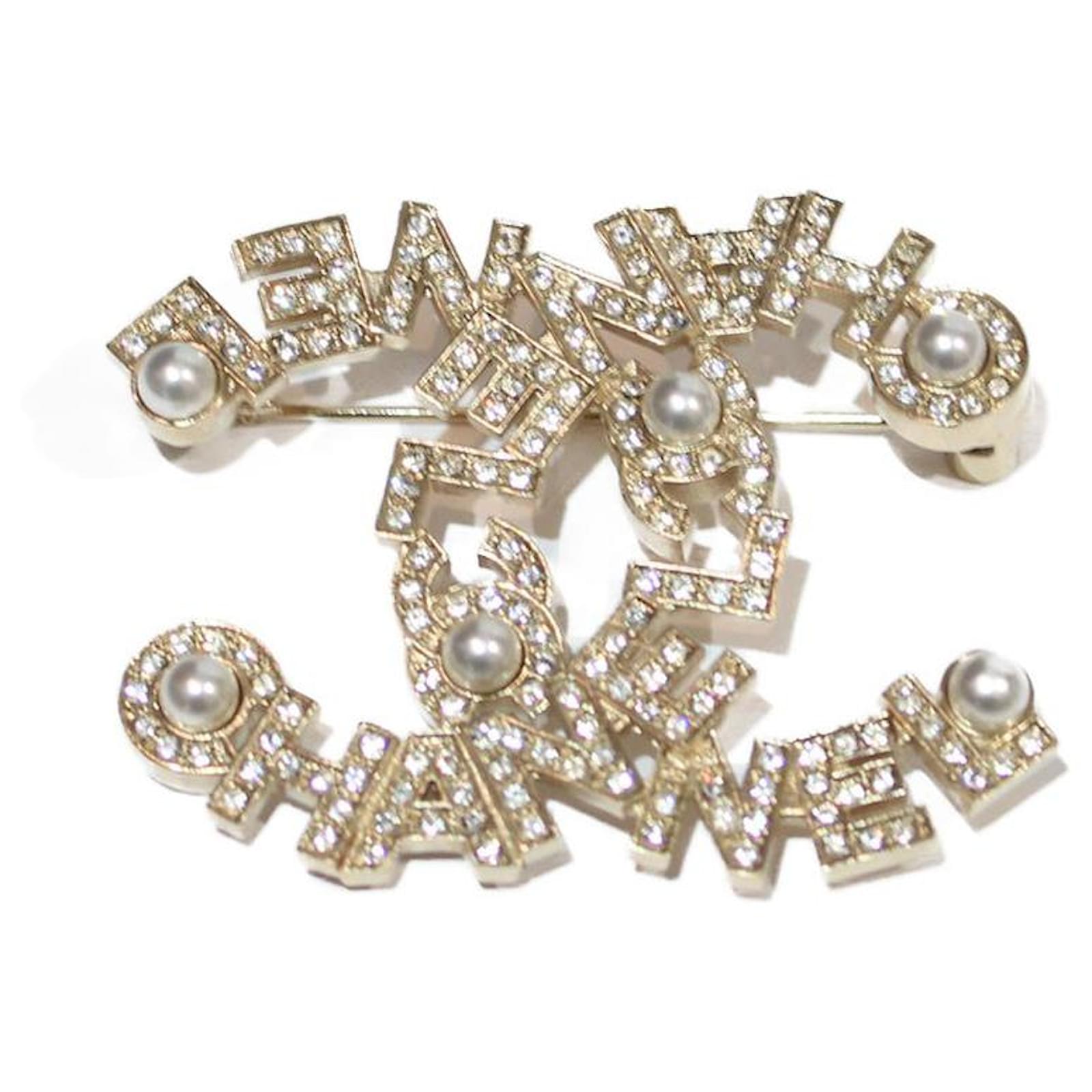 Chanel Pins & brooches Golden Metal ref.472650 - Joli Closet
