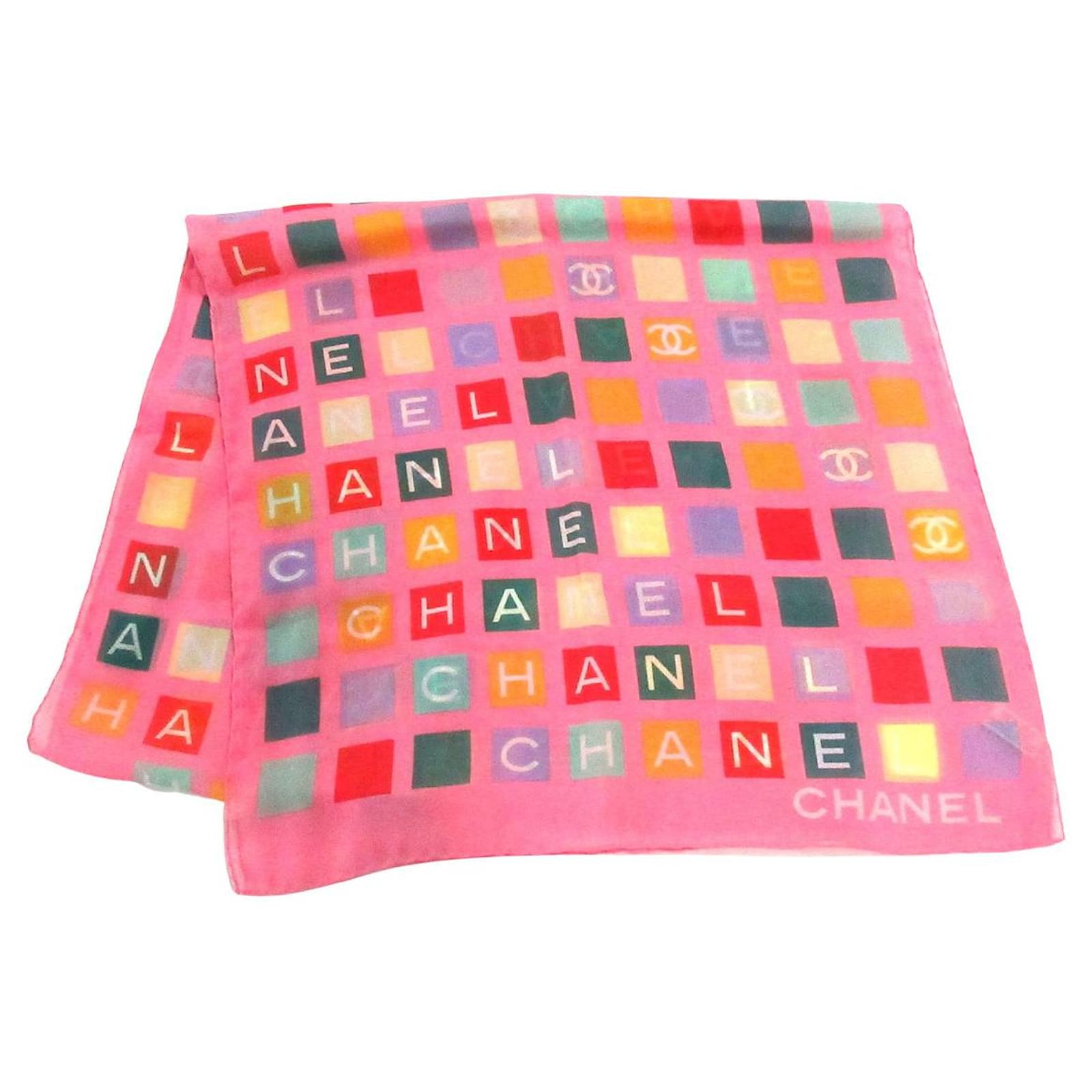 Foulard Chanel Soie Rose ref.474011 - Joli Closet