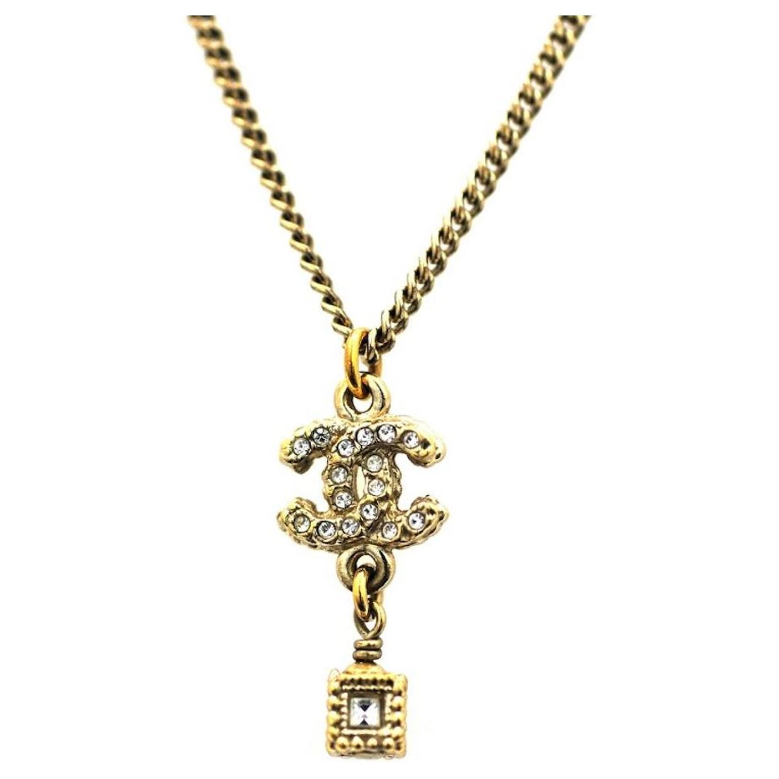 Collier Chanel Gold Coco Mark Swing Cube Matière Métal Doré ref.474410 ...