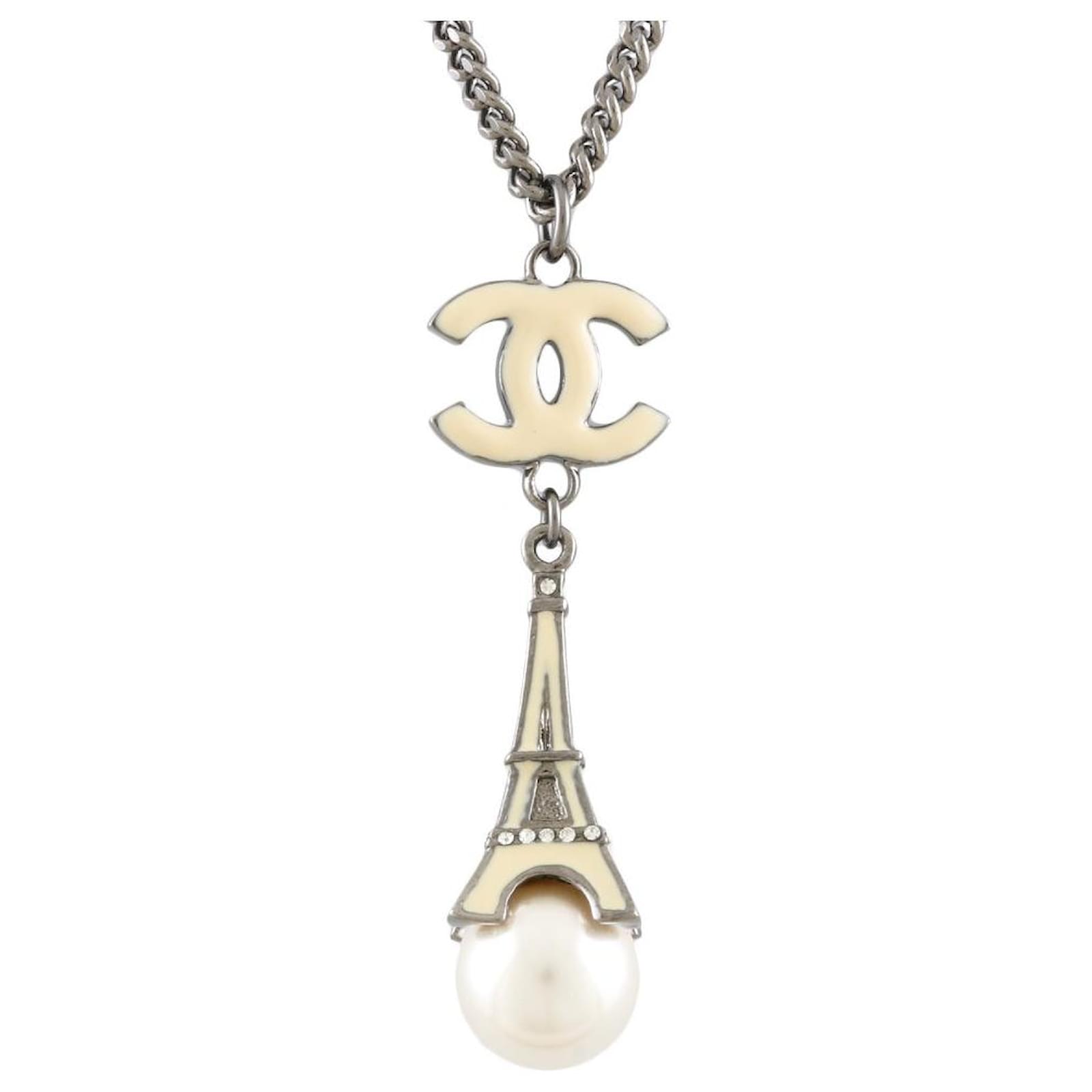 Chanel Collier Tour Eiffel Marque Coco Métal Gris ref.474543 - Joli Closet