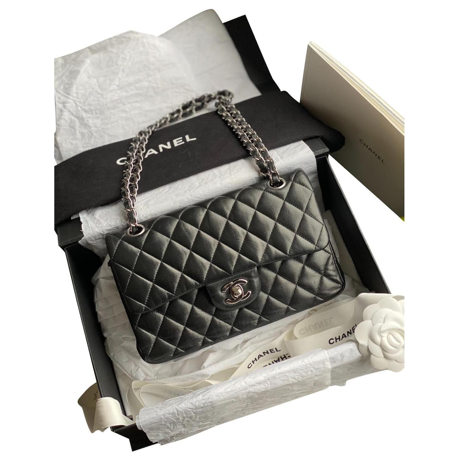 Timeless Chanel Small bag Black Leather ref.487163 - Joli Closet