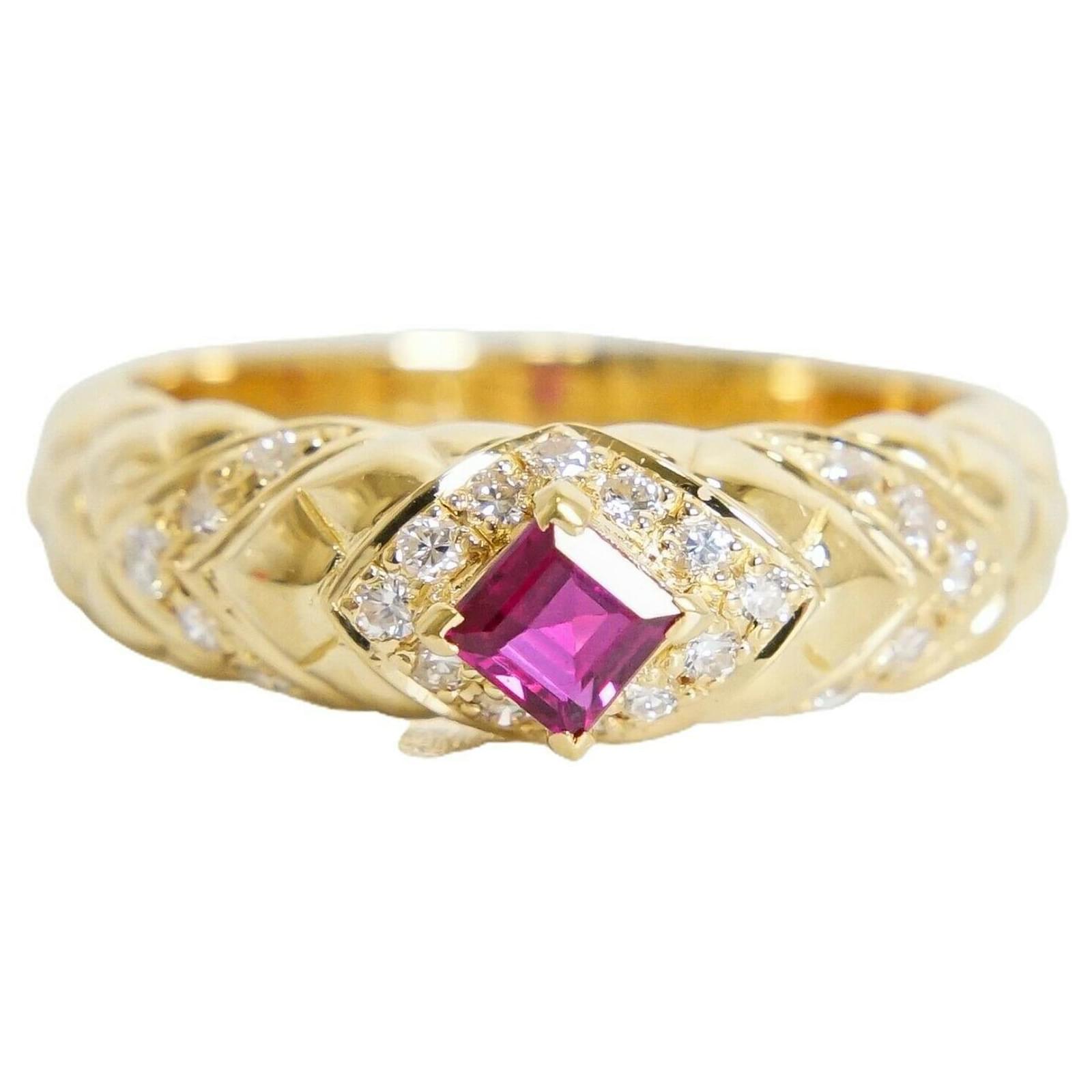 Valentino Garavani Ring Golden Yellow gold ref.487888 - Joli Closet
