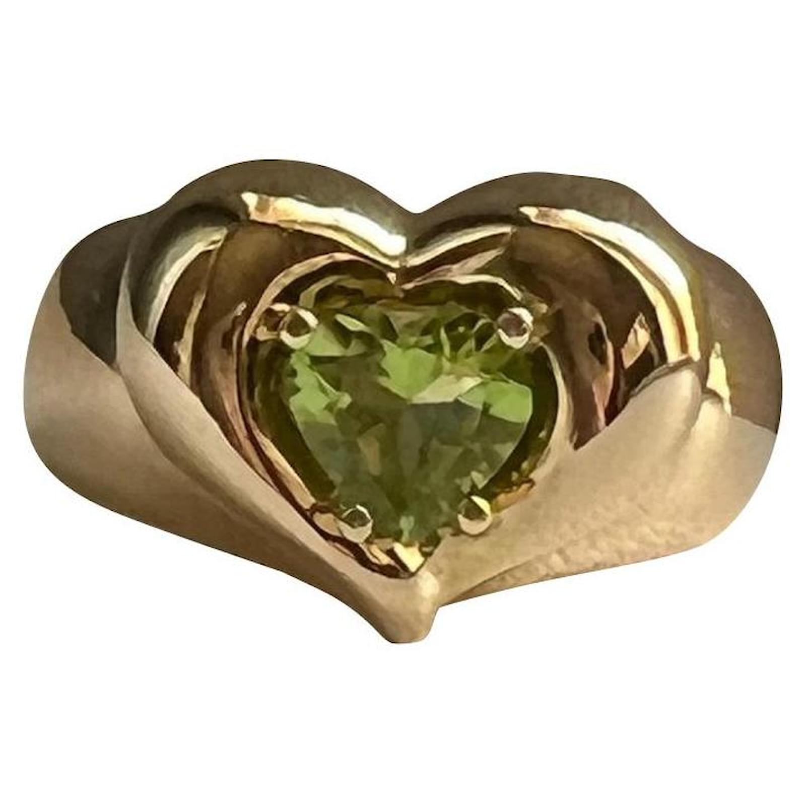 VAN CLEEF & ARPELS 18k Yellow Gold Heart Shape Peridot Ring. Green ref ...
