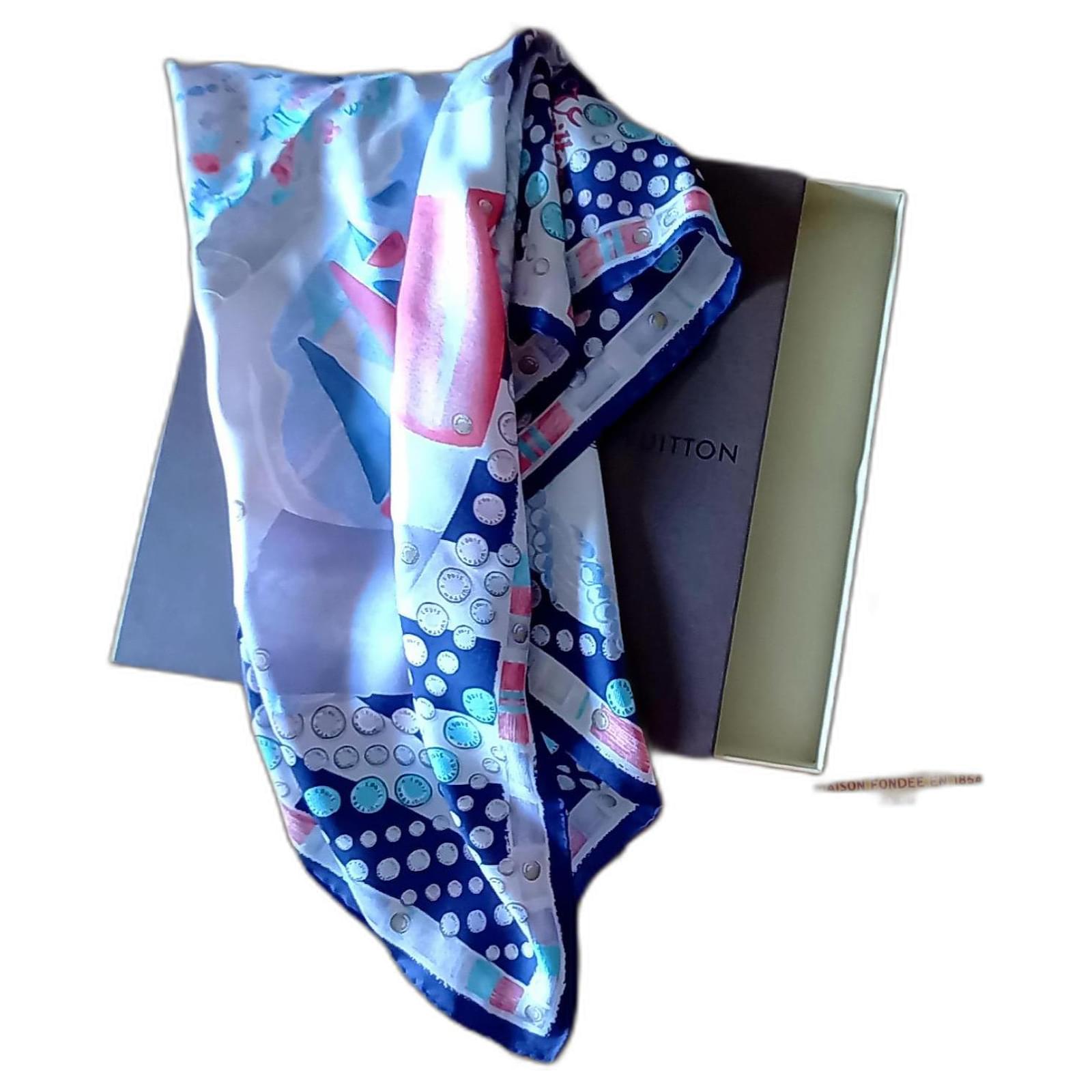 Louis Vuitton square in silk. Blue ref.542842 - Joli Closet
