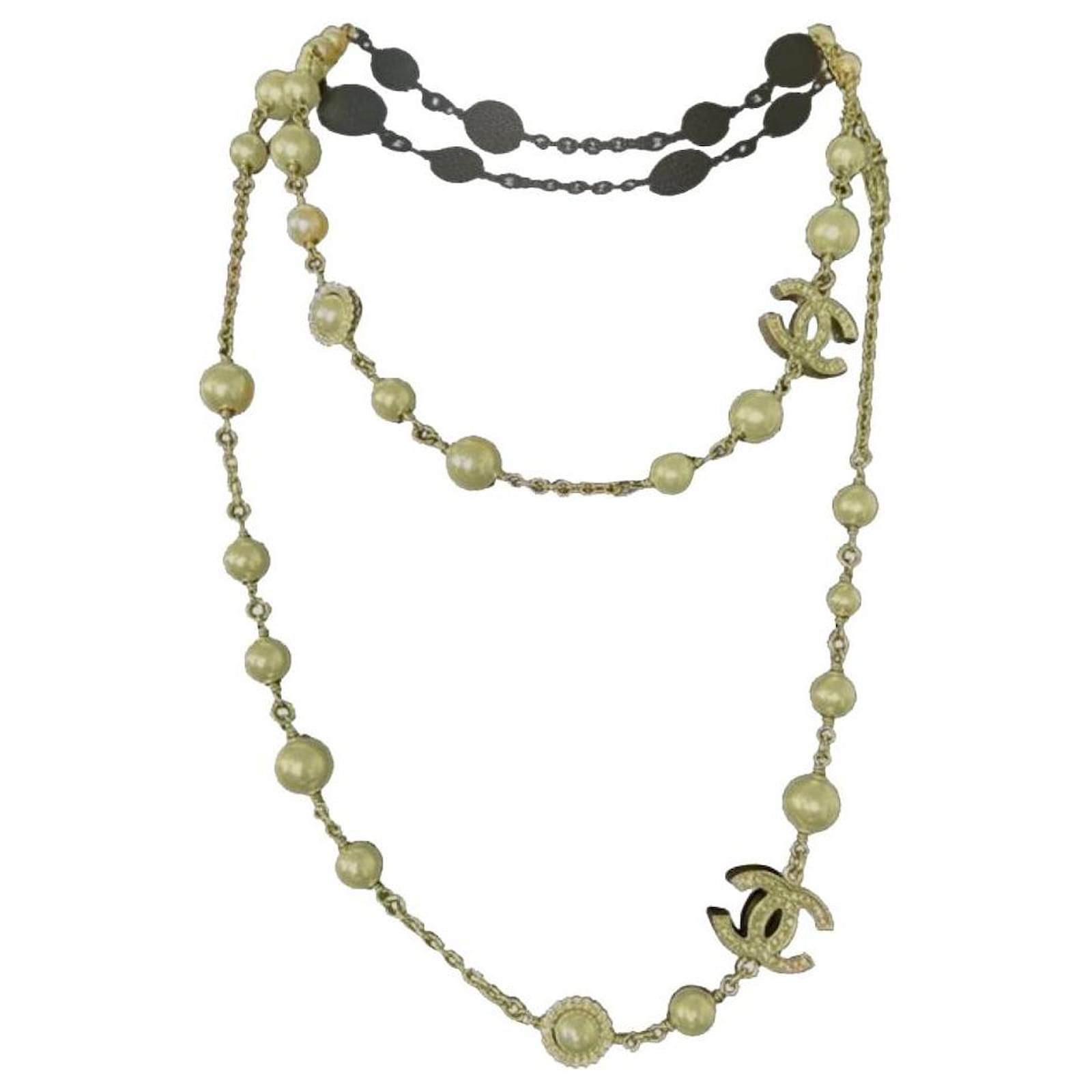 Chanel Long necklaces Beige Pearl ref.562782 - Joli Closet