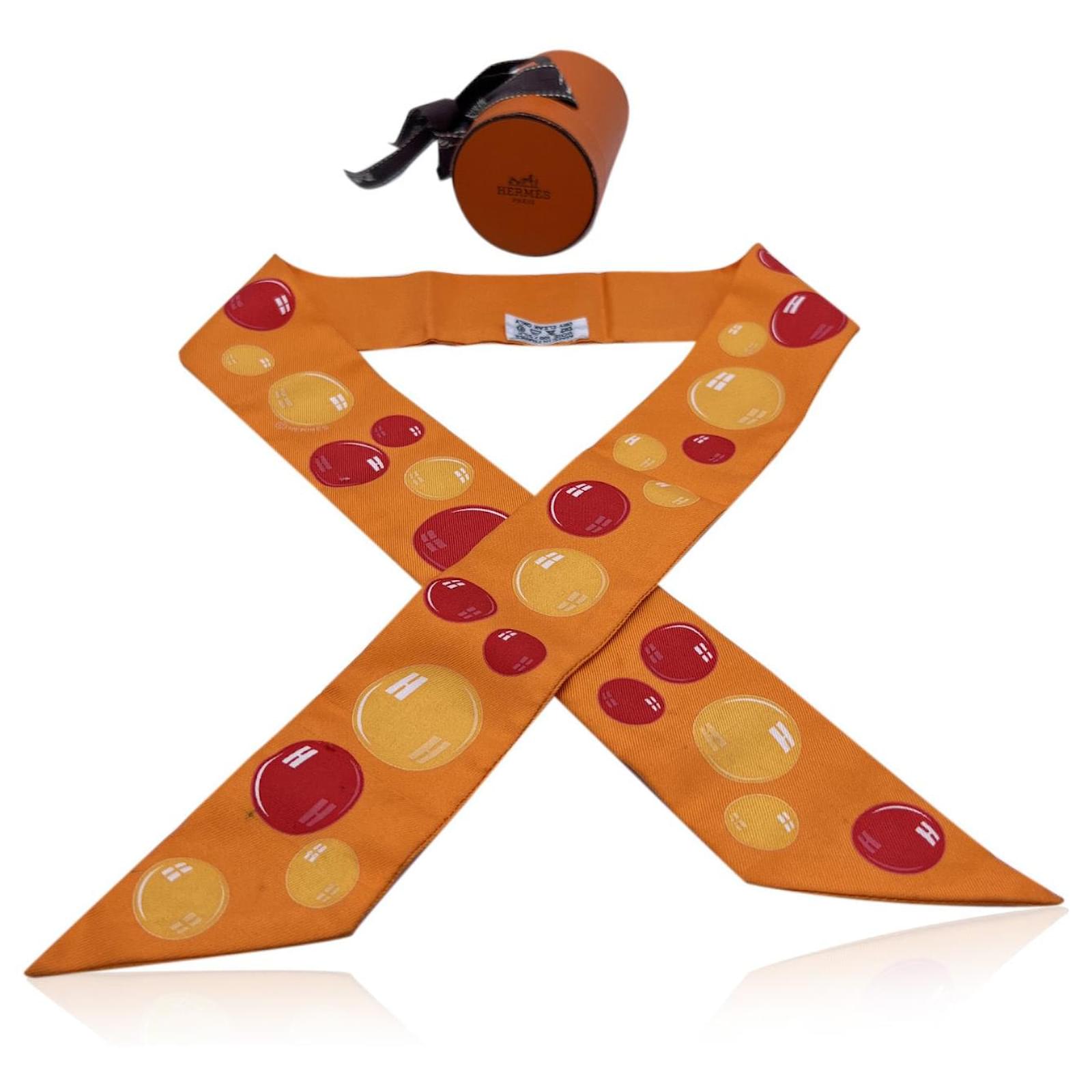 Hermès Hermes Orange Silk Twilly Scarf Wrap Sphere Print avec boîte ...