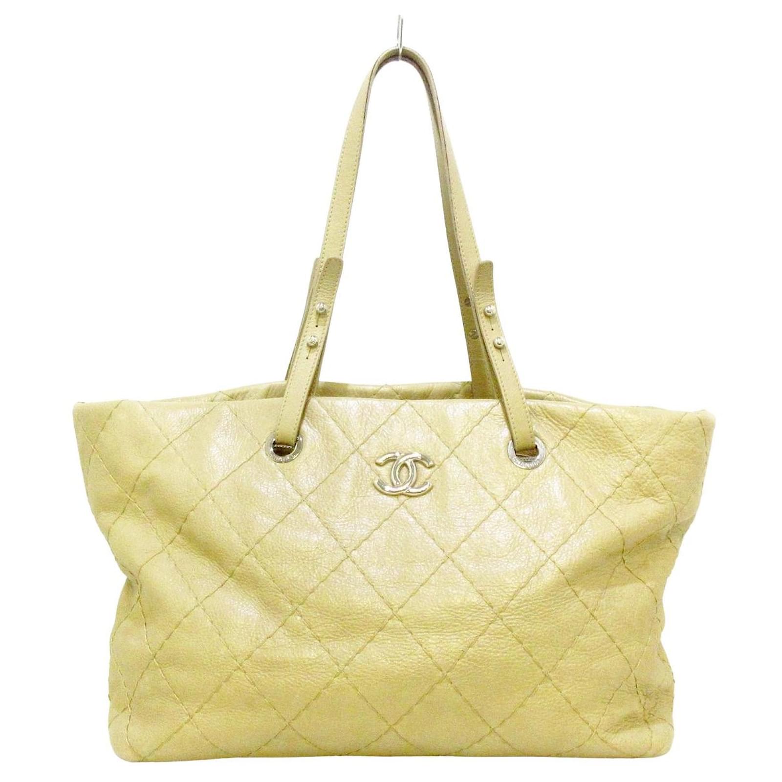 Chanel Cream Leather ref.598645 - Joli Closet