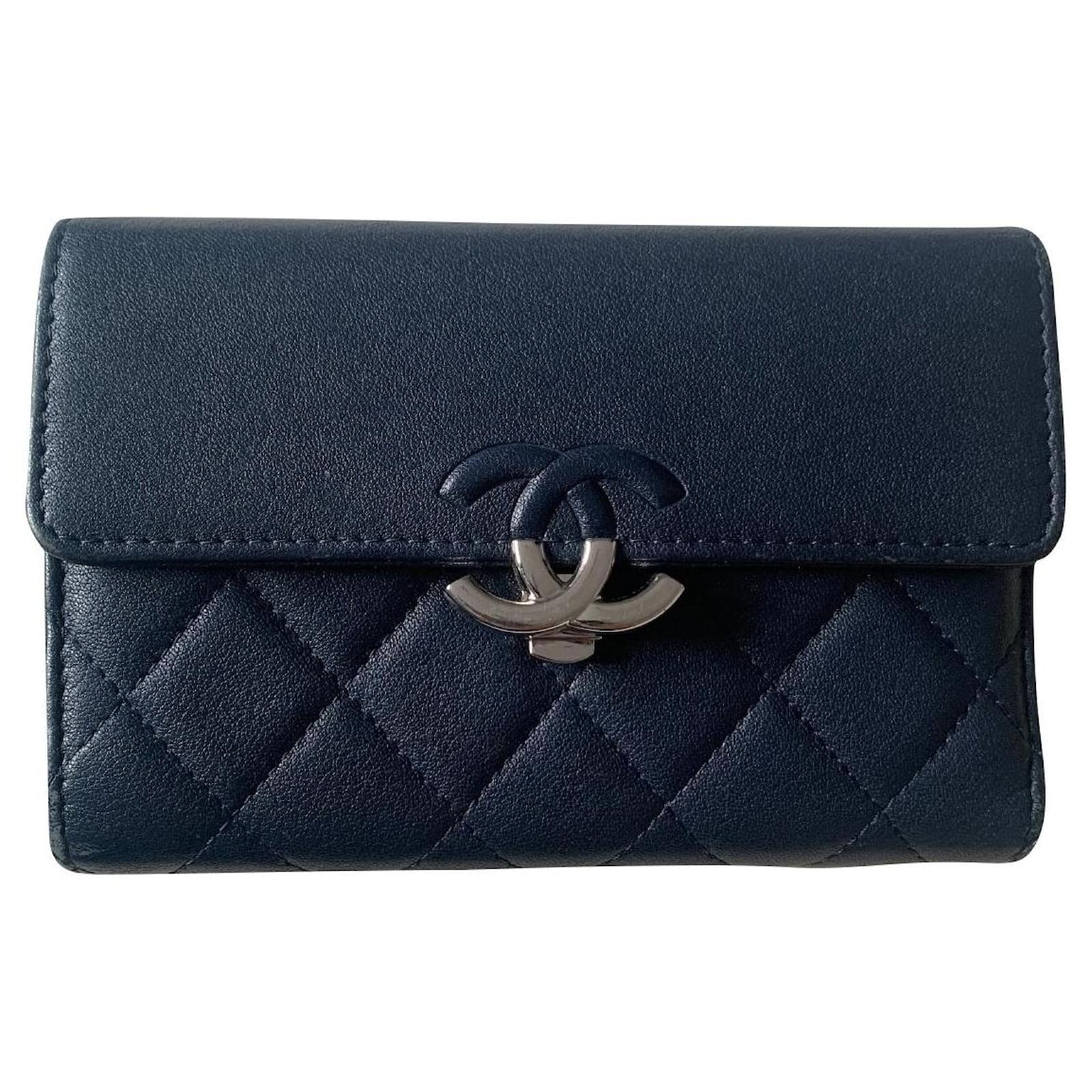 Chanel Wallets Navy blue Leather ref.603816 - Joli Closet