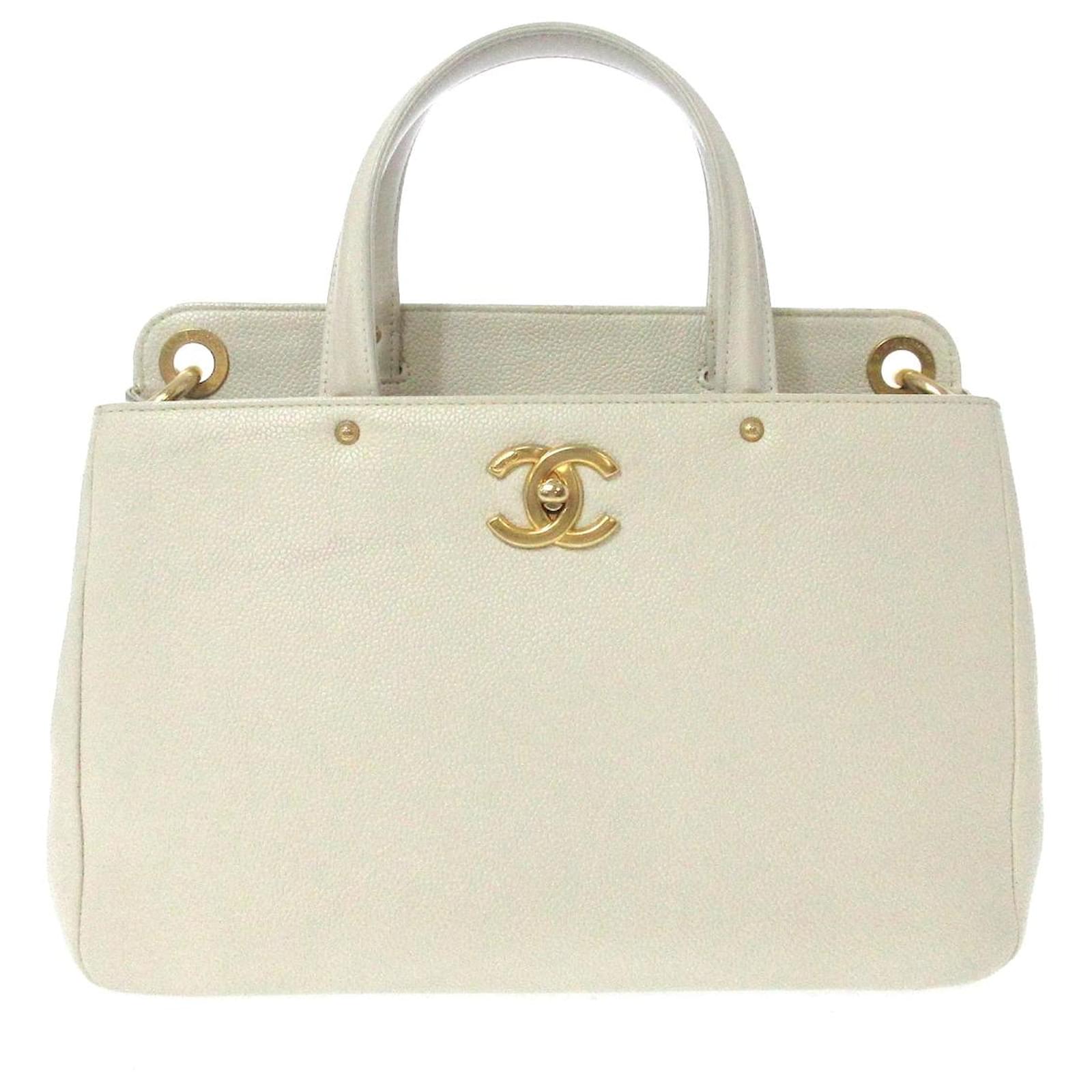 Chanel Cream Leather ref.609134 - Joli Closet