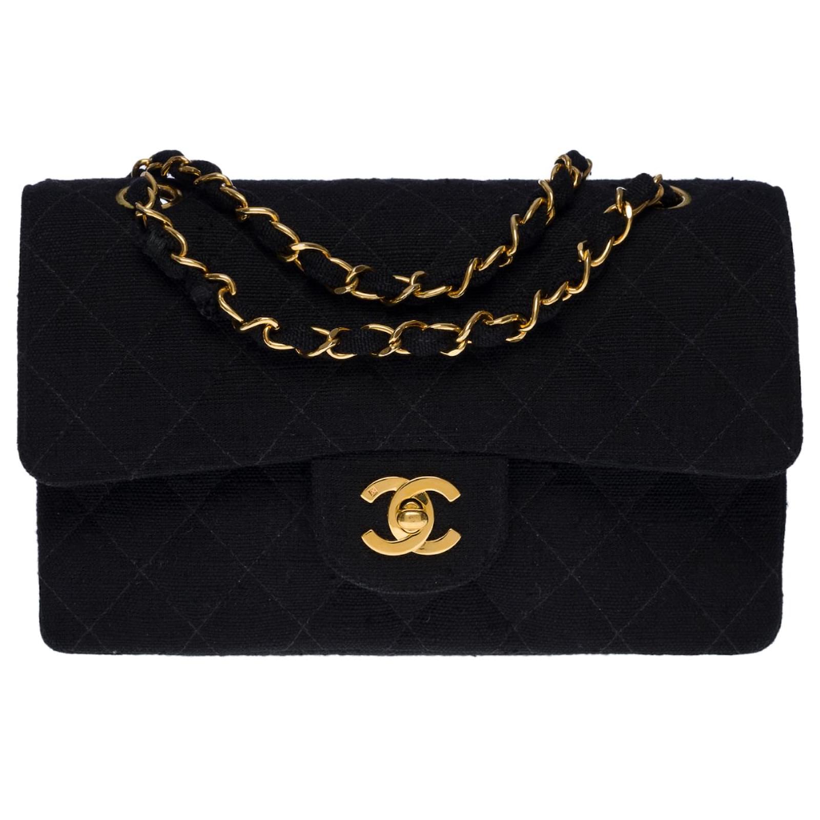 Die begehrte Chanel Timeless Tasche 23 cm mit gefütterter Klappe aus ...