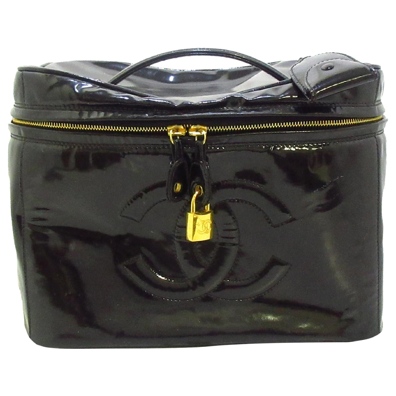 Chanel Black CC Patent Leather Vanity Bag ref.626319 - Joli Closet