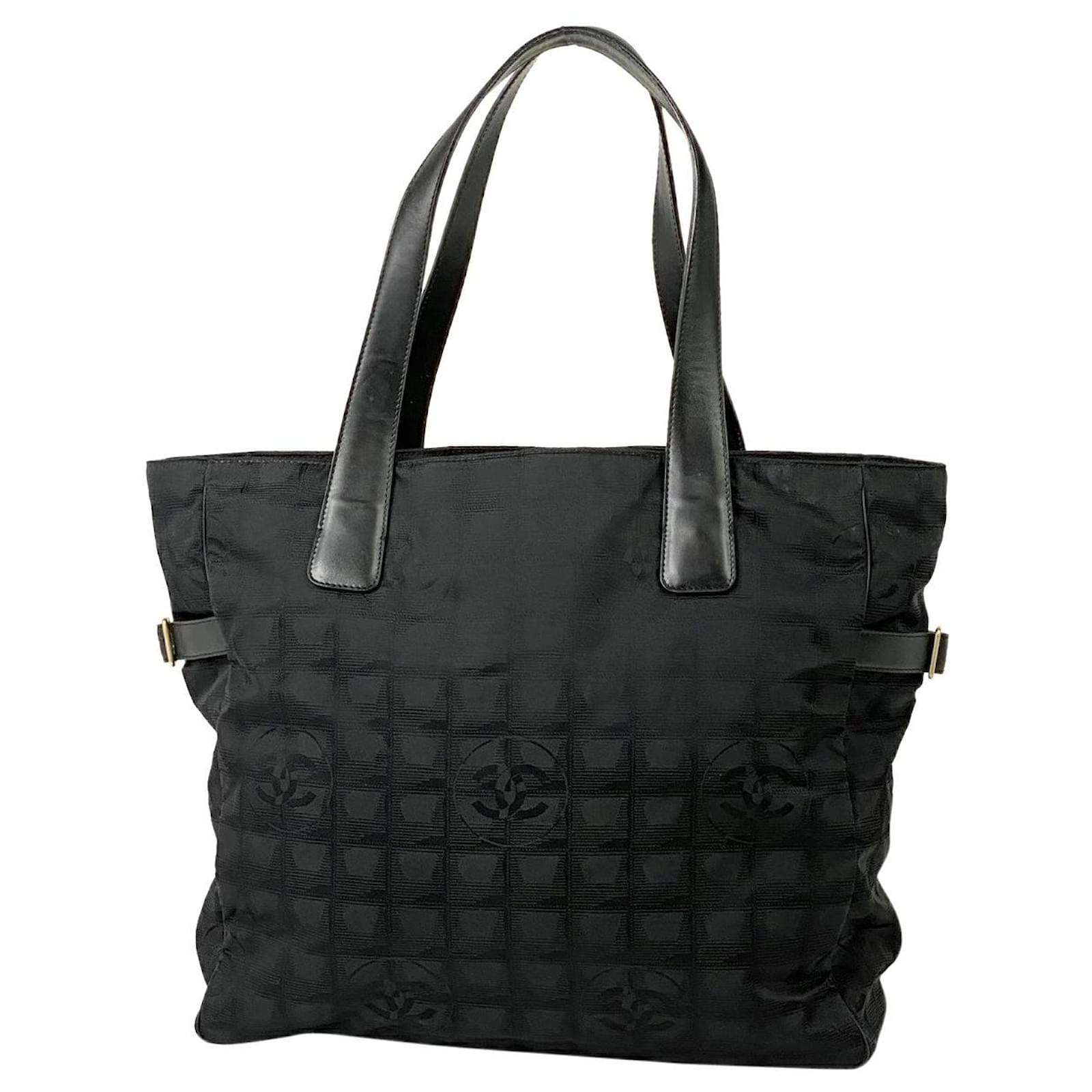 Chanel Cuir Nylon Noir ref.641027 - Joli Closet