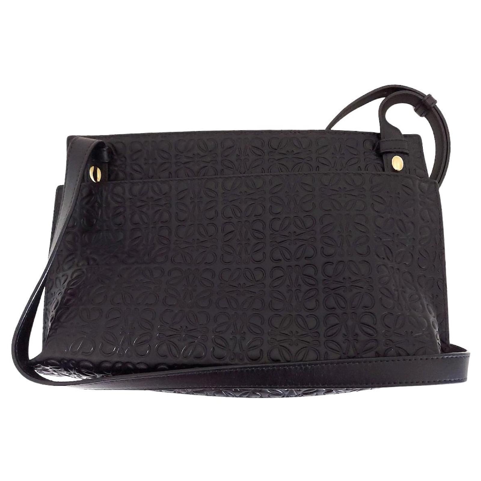 Loewe T pouch Black Leather ref.648184 - Joli Closet