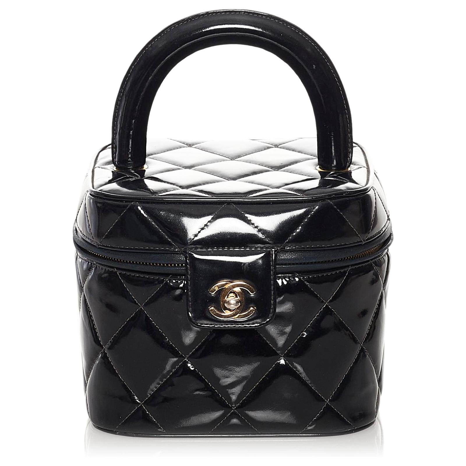 Chanel Black CC Matelasse Patent Leather Vanity Bag ref.650653 - Joli ...