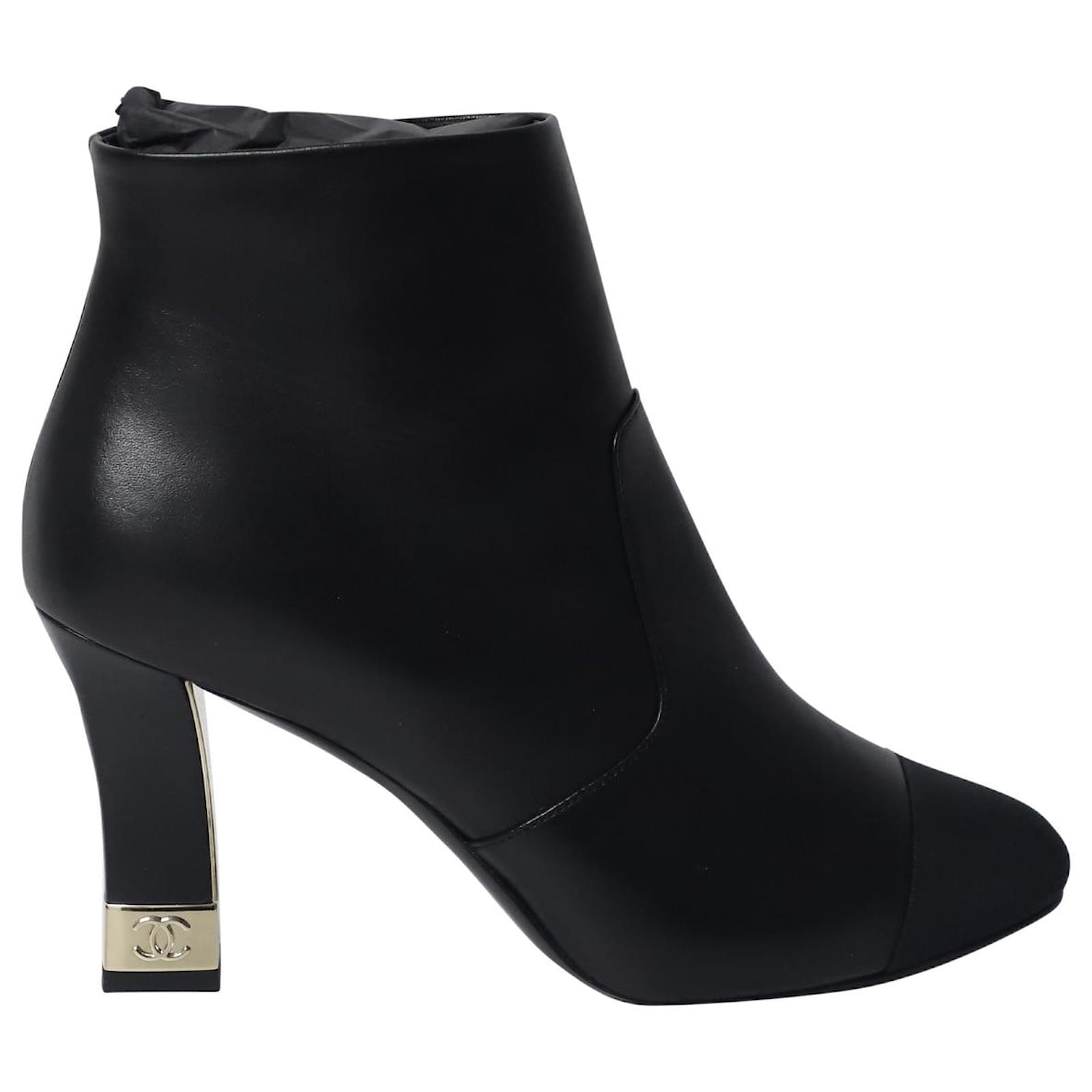 Chanel Cap Toe Ankle Boots in Black Leather ref.655885 - Joli Closet