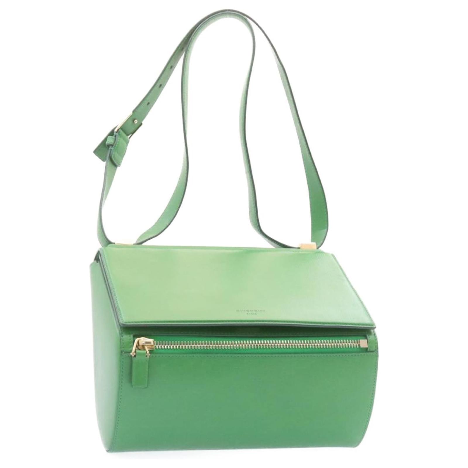 GIVENCHY Green Leather ref.657490 - Joli Closet