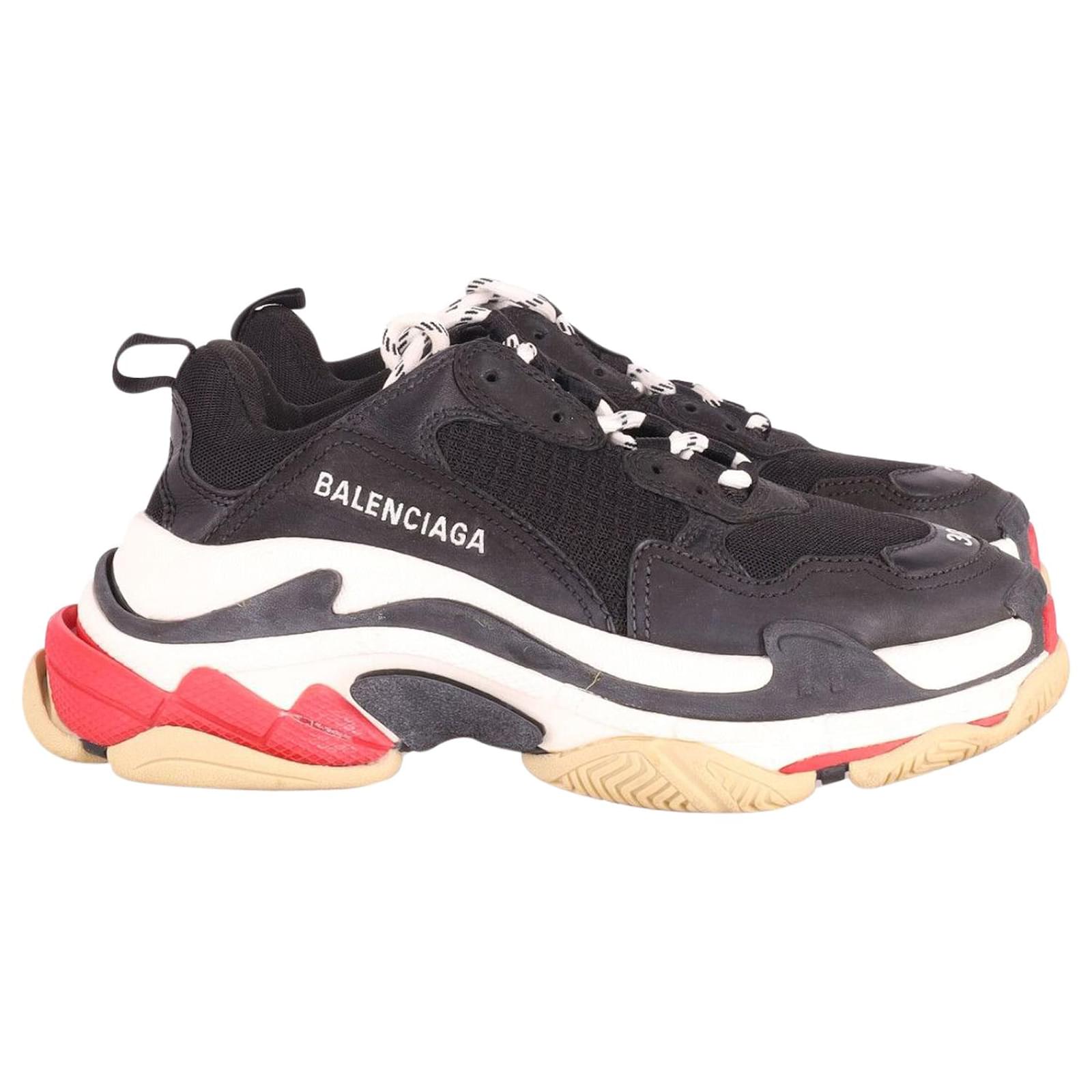 Balenciaga Baskets Triple S en Polyester Noir ref.666456 - Joli Closet