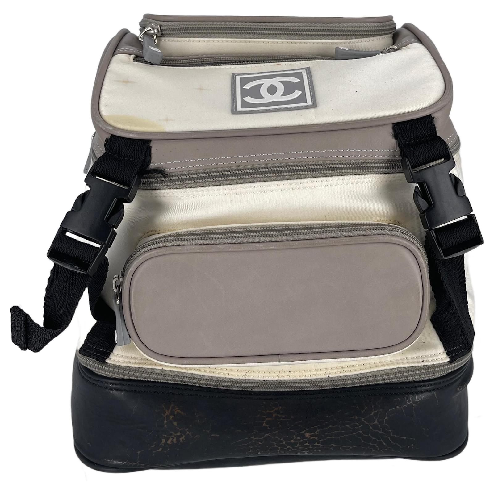 Chanel Beige Nylon Backpack ref.668805 - Joli Closet