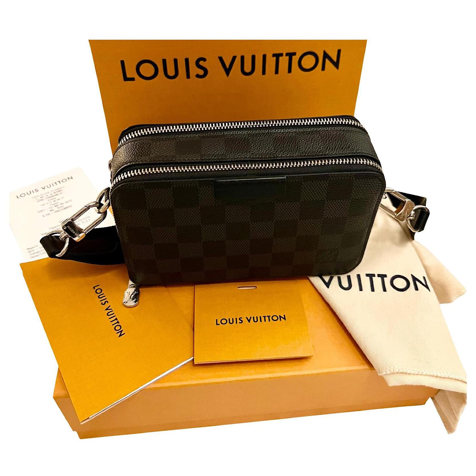 Louis Vuitton Alpha graph gray Grey Exotic leather ref.669928 - Joli Closet