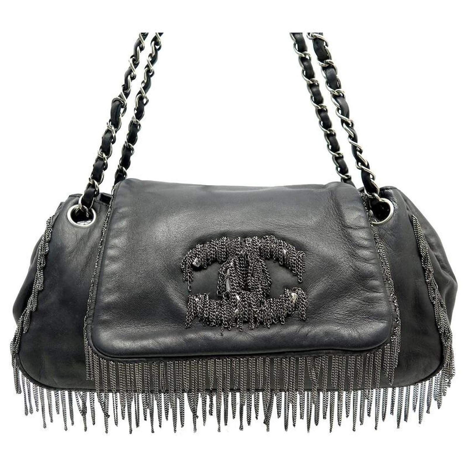 CHANEL FLAP A CHAIN HANDBAG LOGO CC WITH FRINGES IN BLACK LEATHER ...
